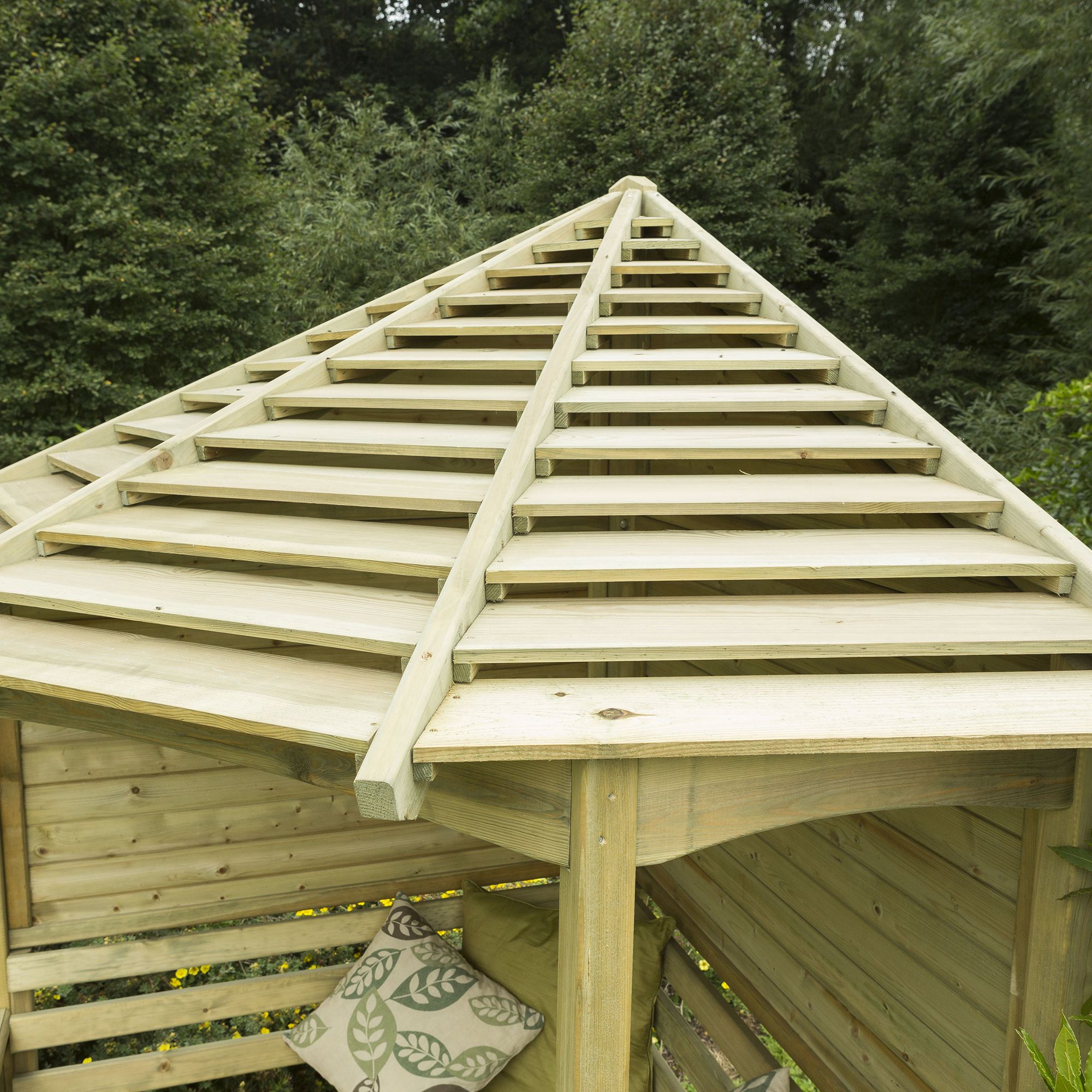Forest Garden Venetian Corner Arbour, (H)2500mm (W)2330mm (D)1610mm ...