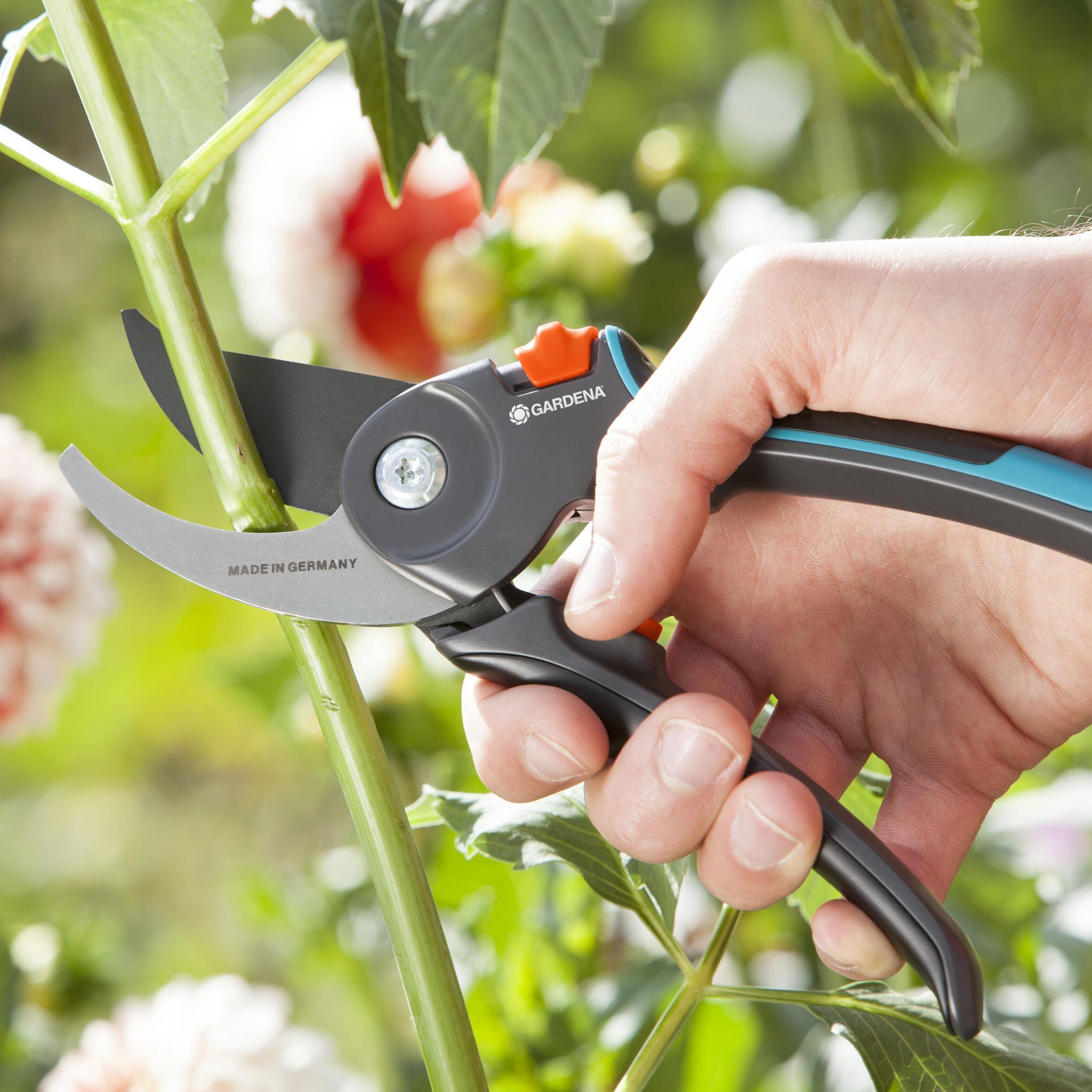 Gardena Black Bypass Secateurs
