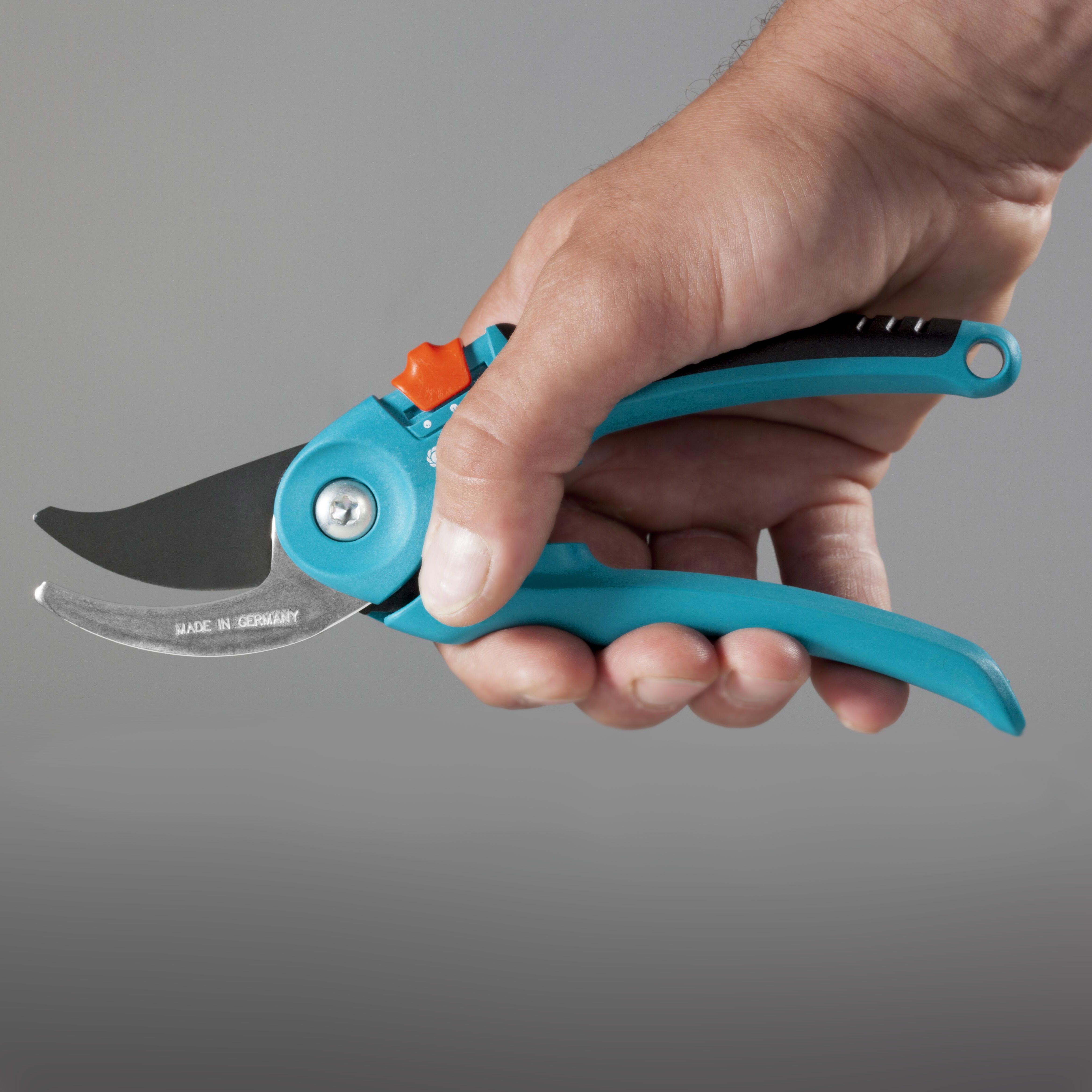 Gardena SuperCut B/S-M (D)22mm Turquoise Bypass Secateurs (H) 61mm x (W ...