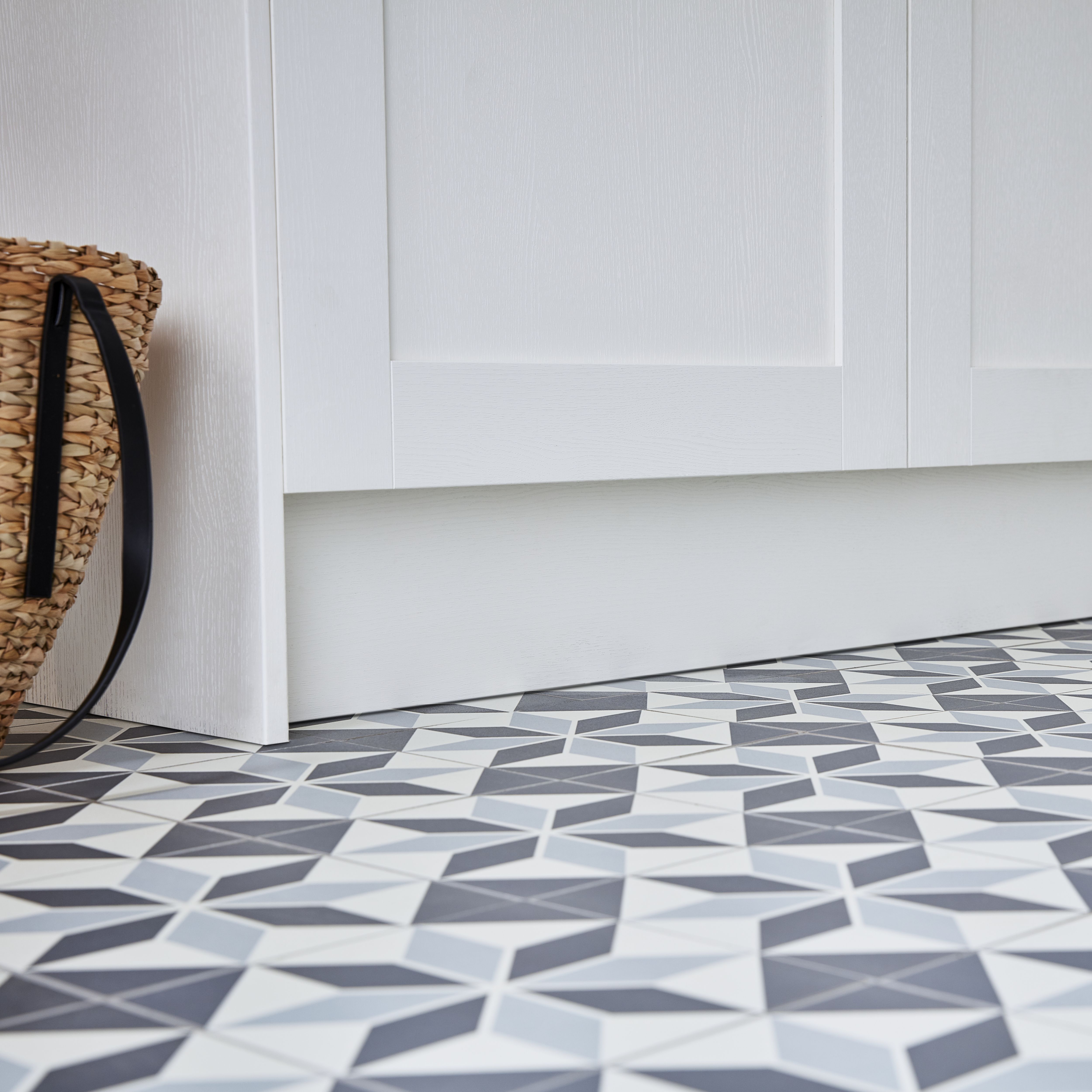 GoodHome Alpinia Ivory Wood effect Square edge Matt ivory painted wood ...