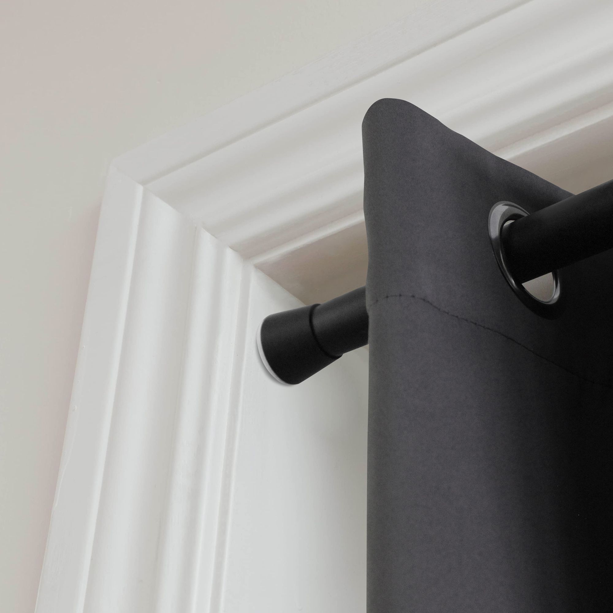 GoodHome Araxos Matt Black Extendable Single curtain pole set, (L)900mm ...