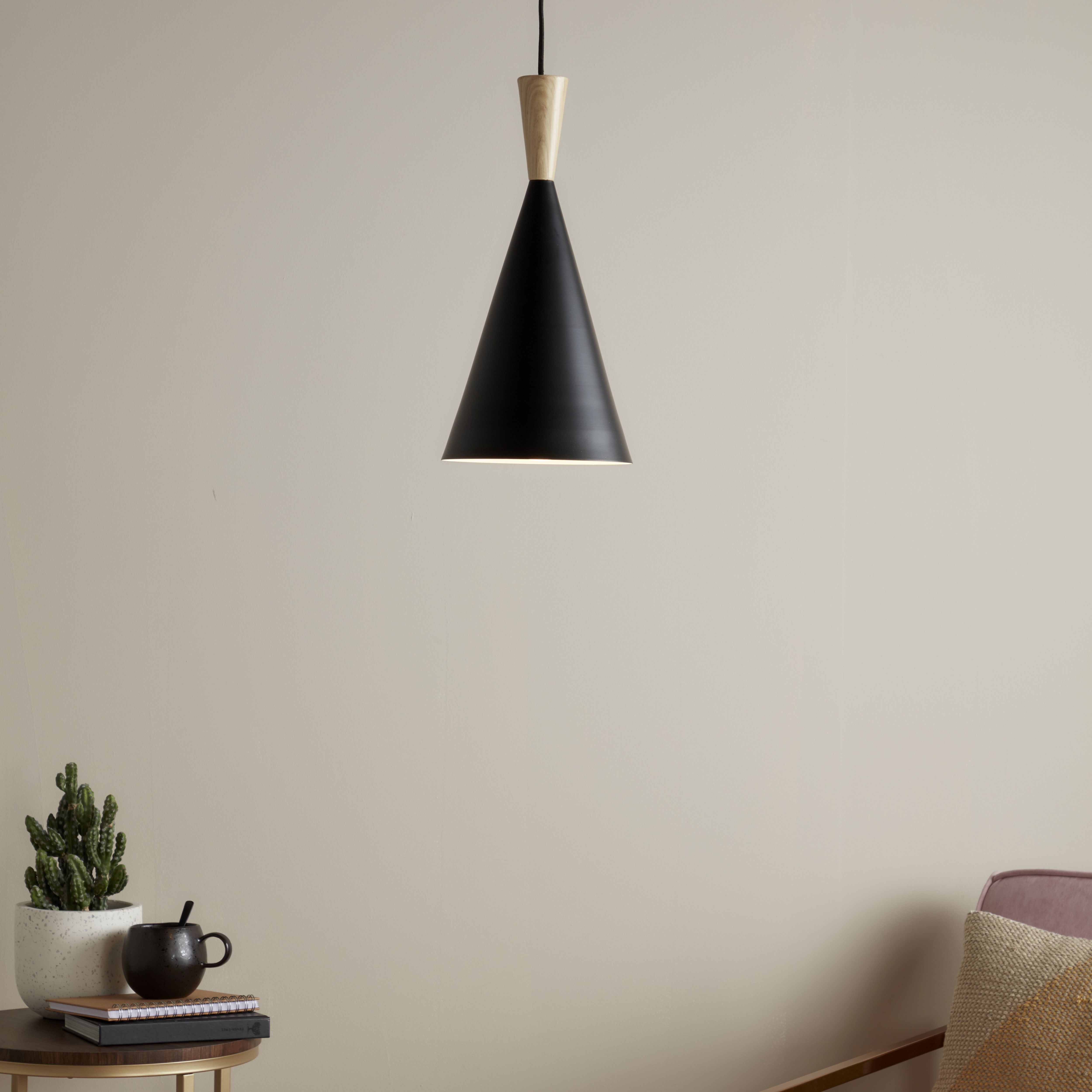 GoodHome Arraqis Matt Black Wood effect Pendant ceiling light, (Dia ...