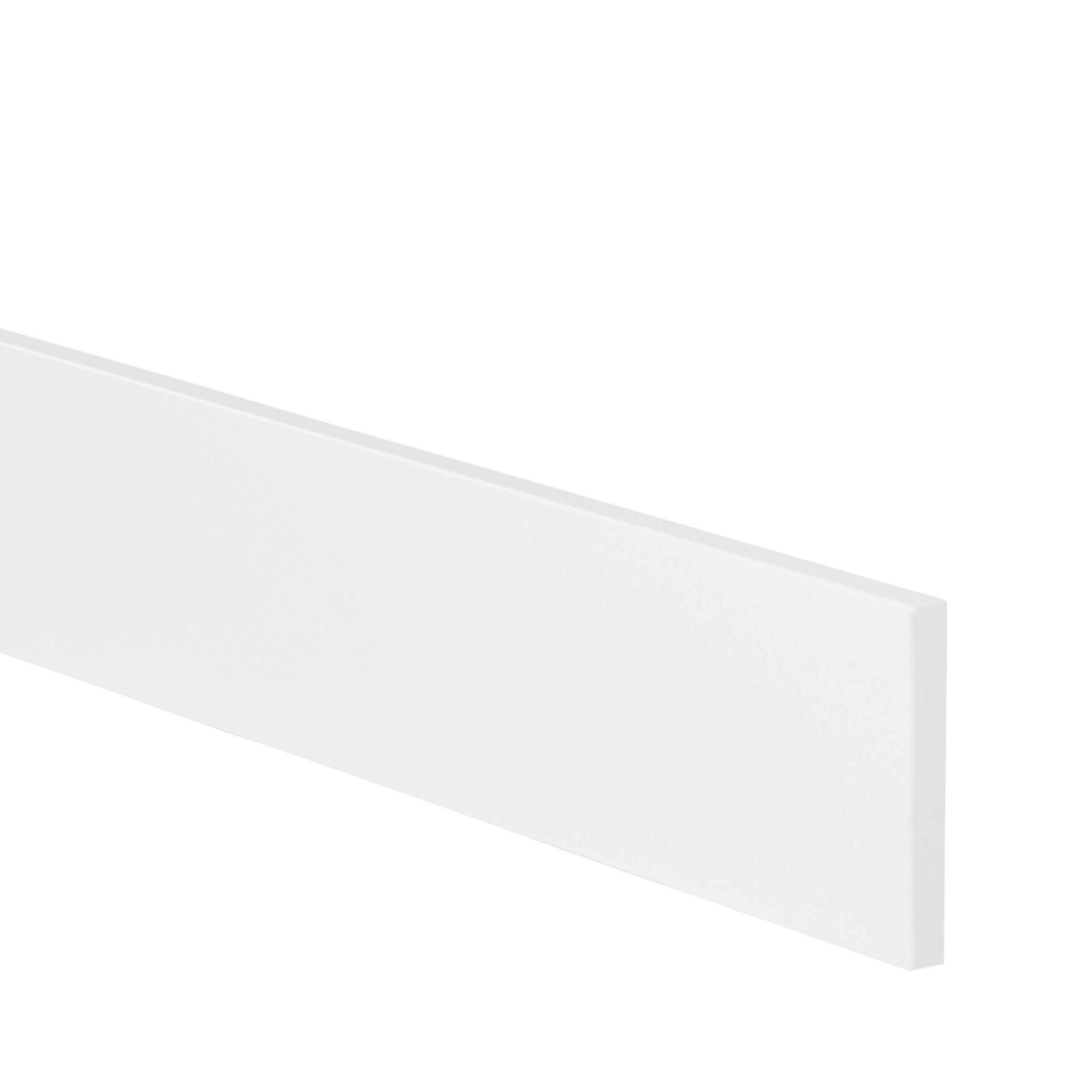 GoodHome Artemisia White Square edge Matt white classic shaker Plinth ...