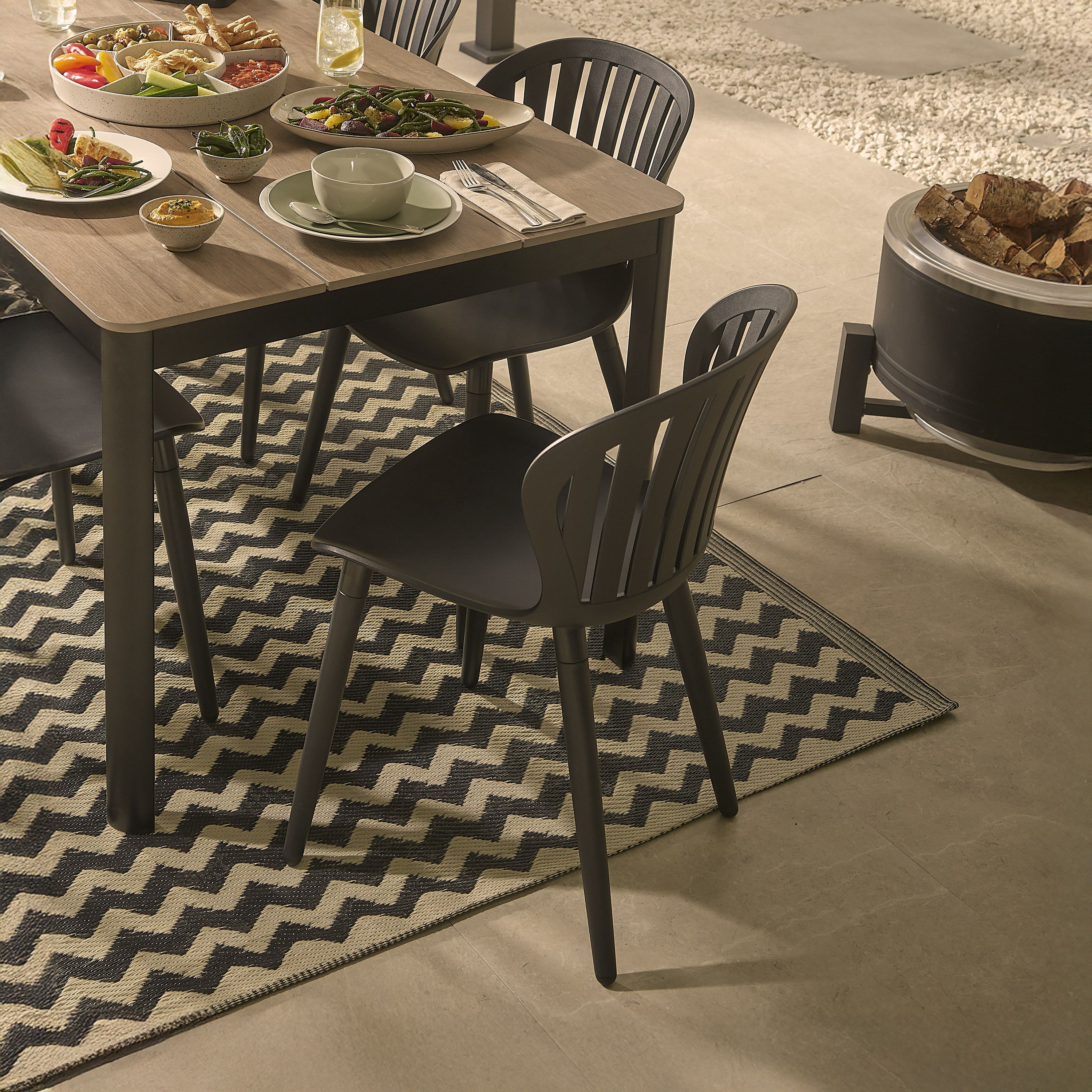 GoodHome Black Bucket chair