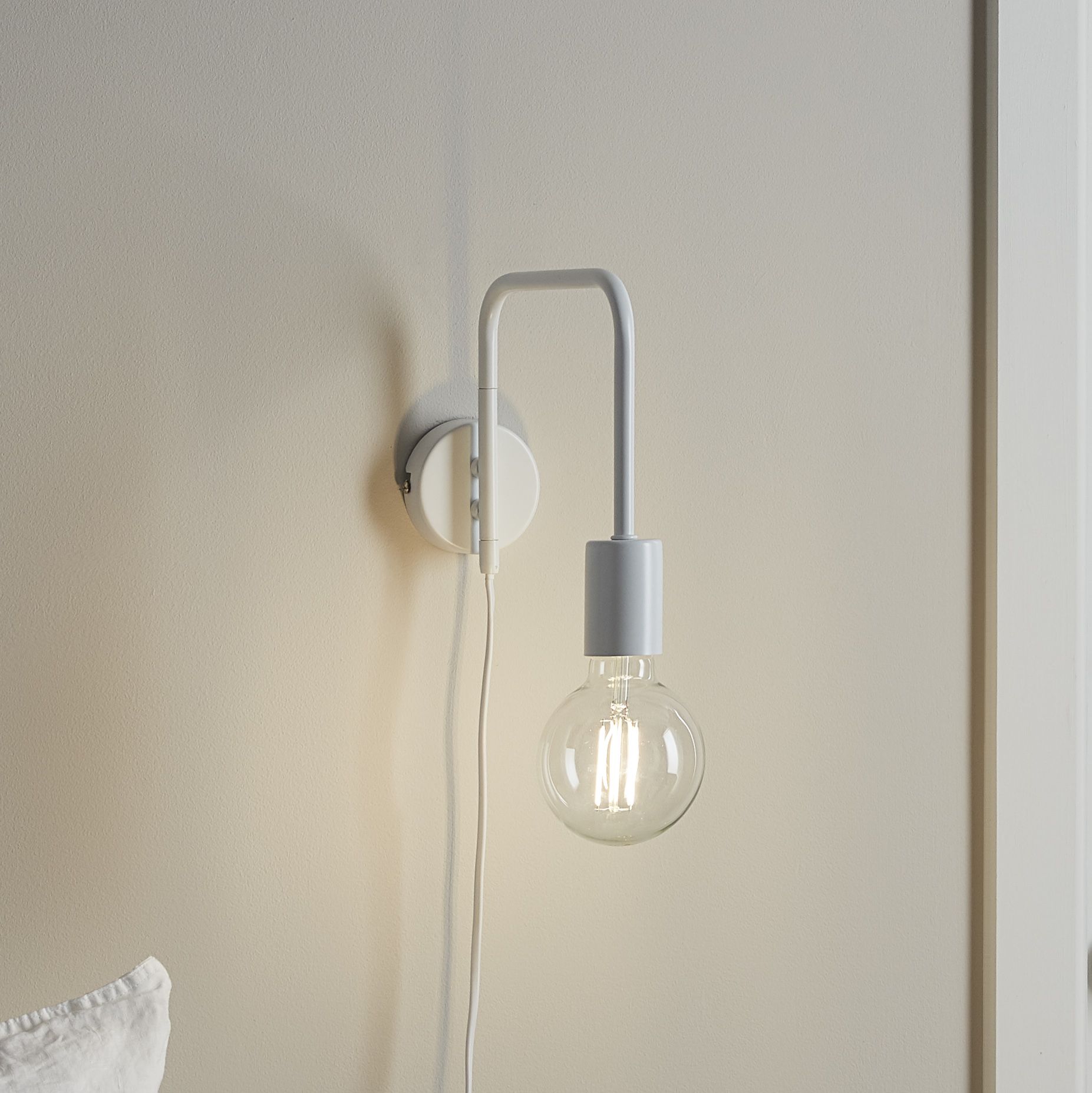 GoodHome Ghlin Matt White Plug-in Wall light | DIY at B&Q
