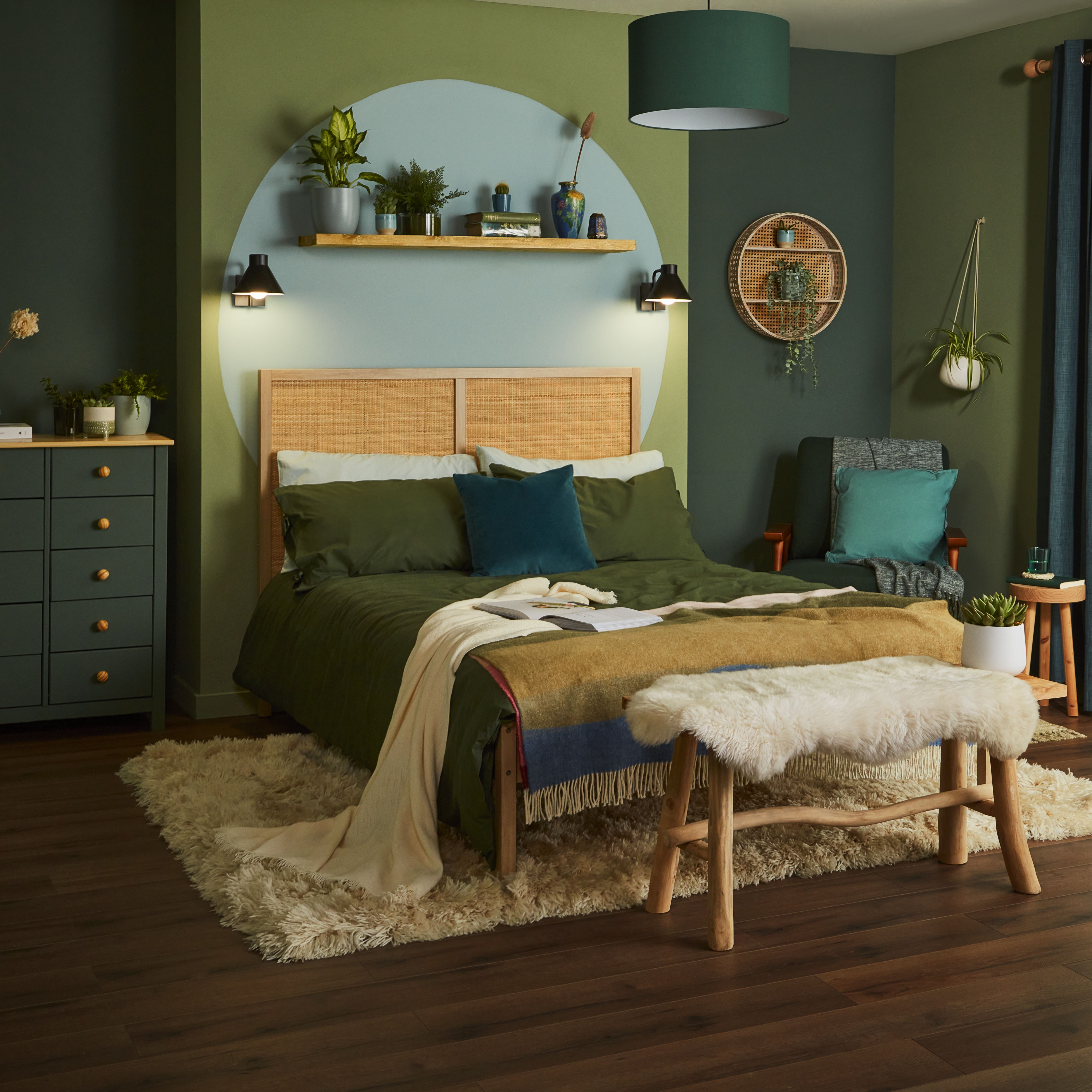 B and m furniture paint store