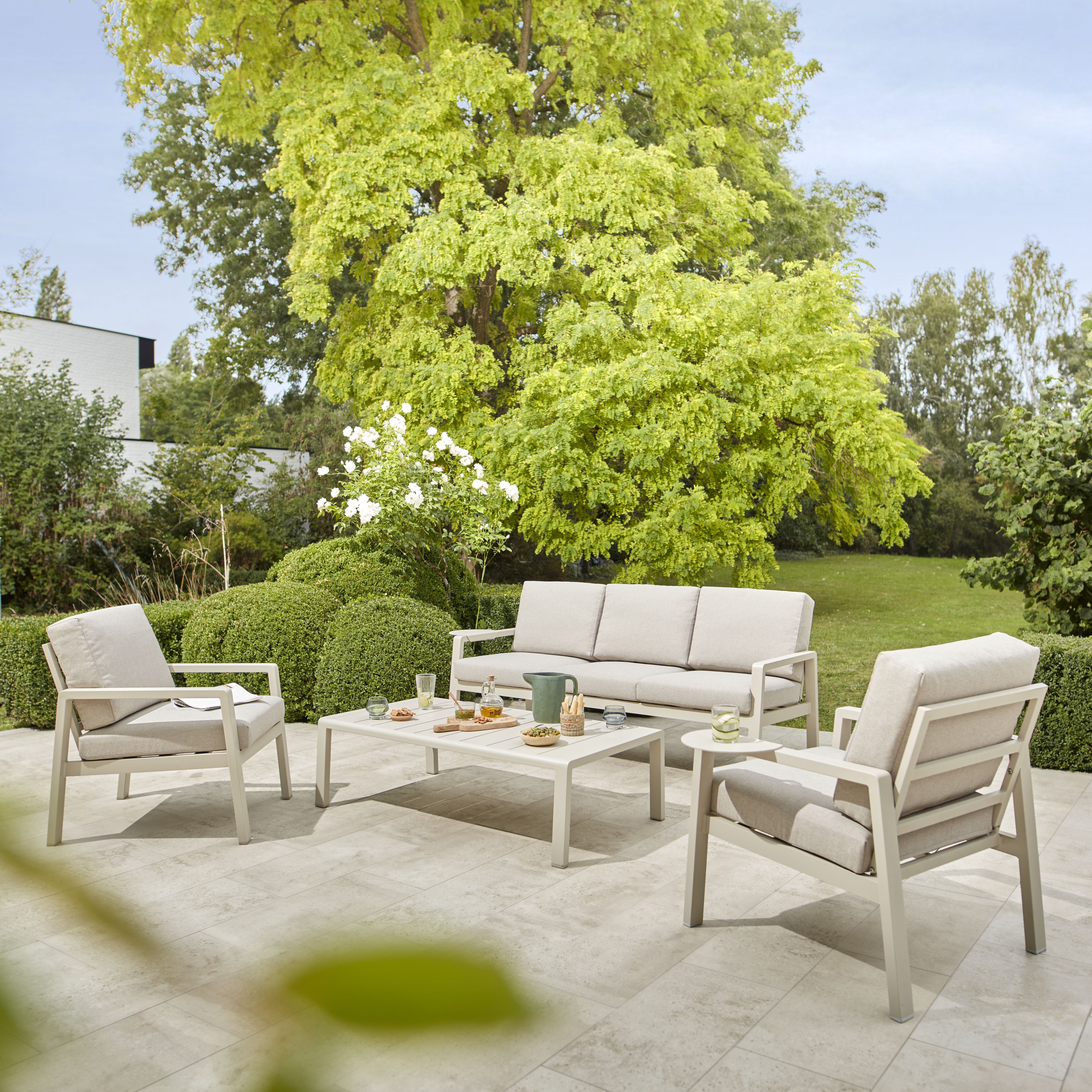 B&q garden coffee table store