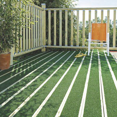 Grassedeck Green Spruce Deck board (L)2.1m (W)144mm (T)28mm, Pack of 5