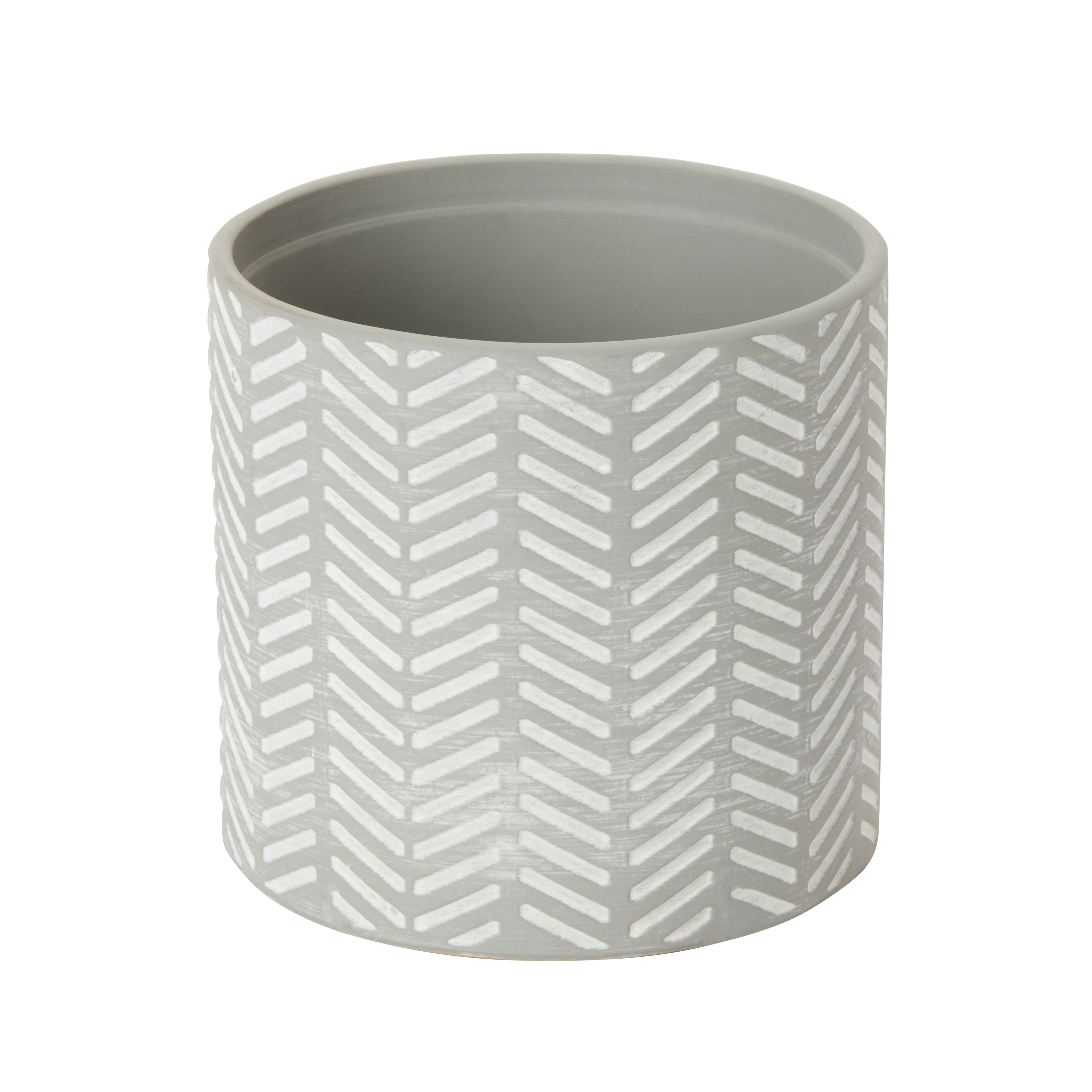 Griffin Clay Herringbone Circular Plant pot (Dia)13.7cm | DIY at B&Q