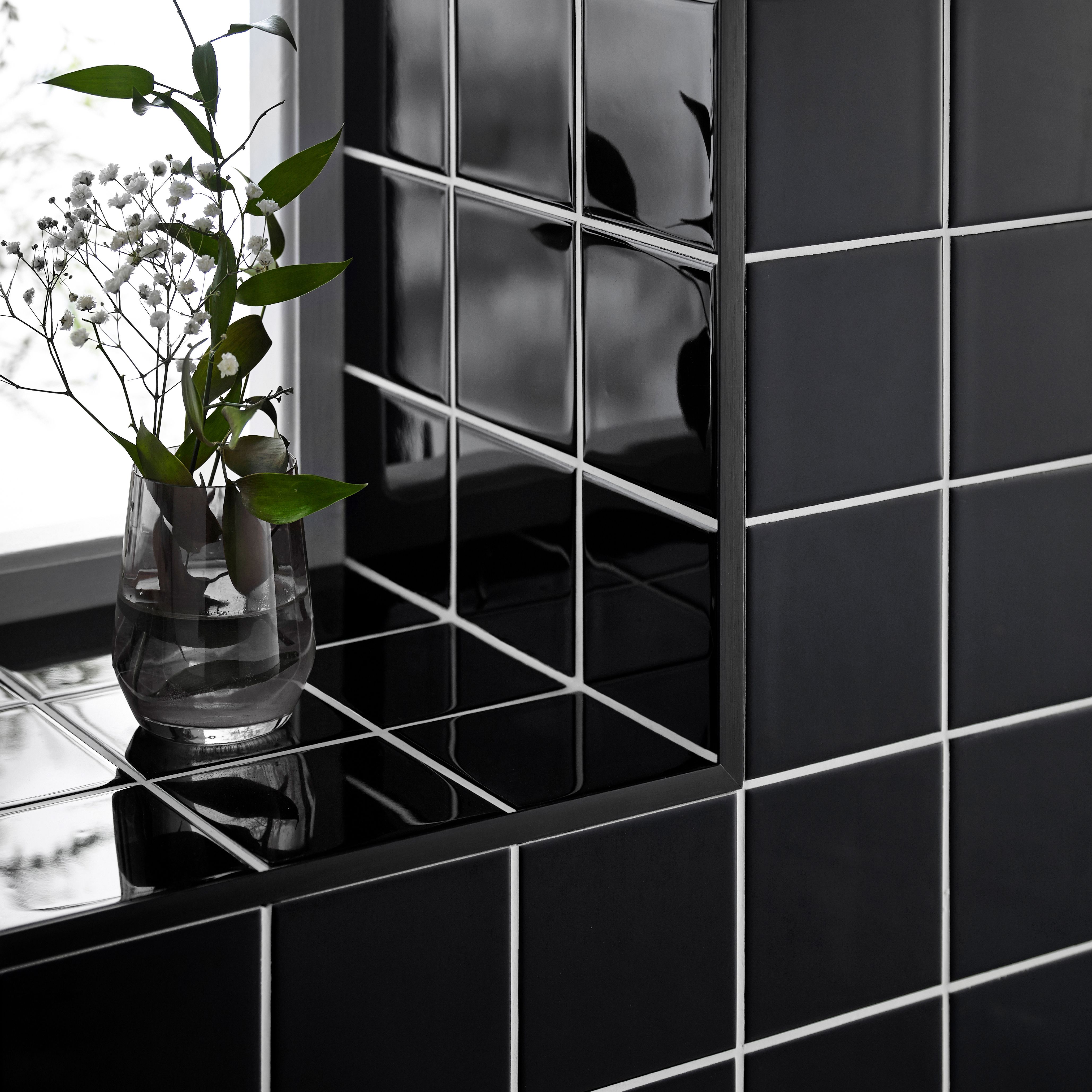 Homelux Polished Brushed Black 12.5mm Straight Aluminium Tile trim