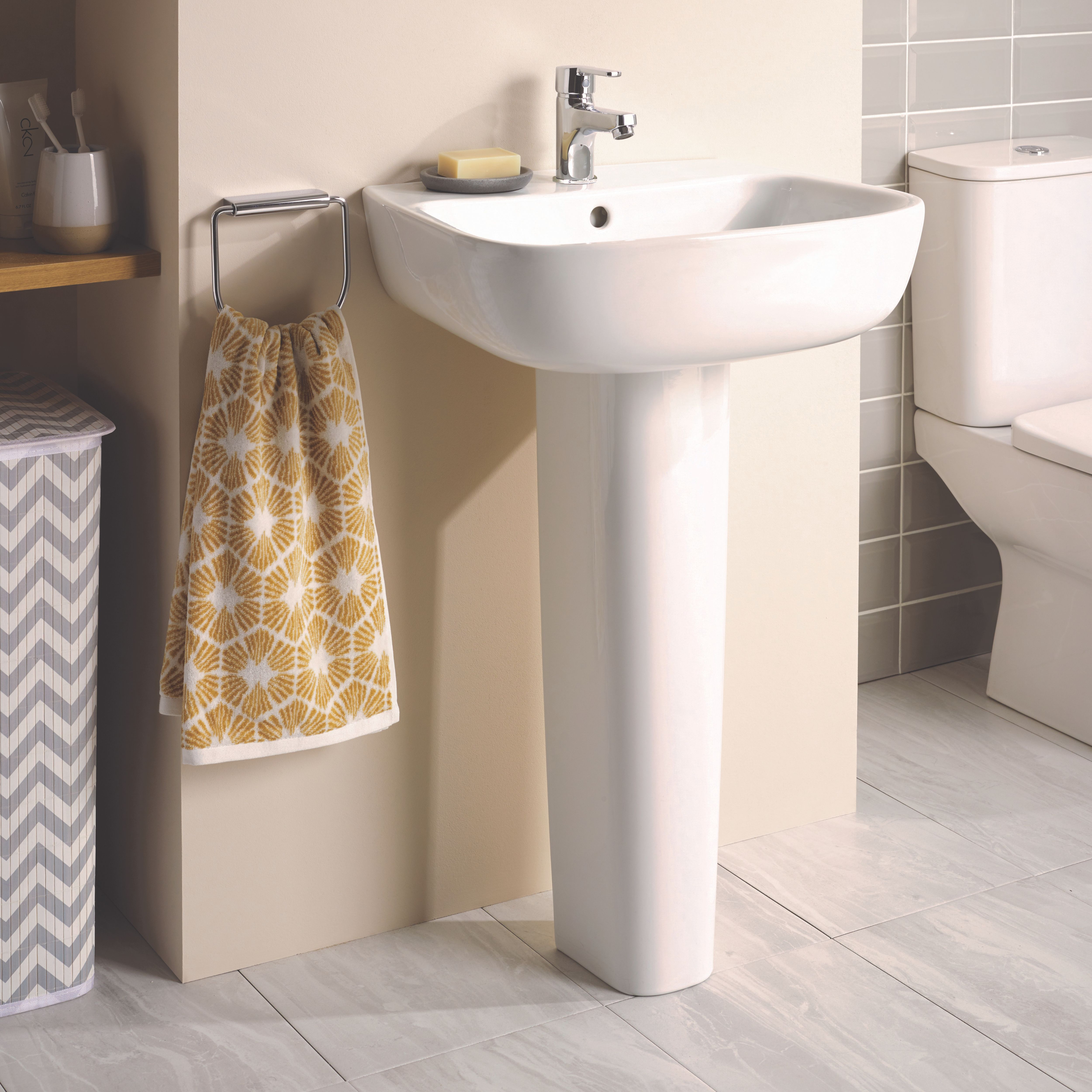 Ideal Standard Studio echo White Oval Floor-mounted Full pedestal Basin ...