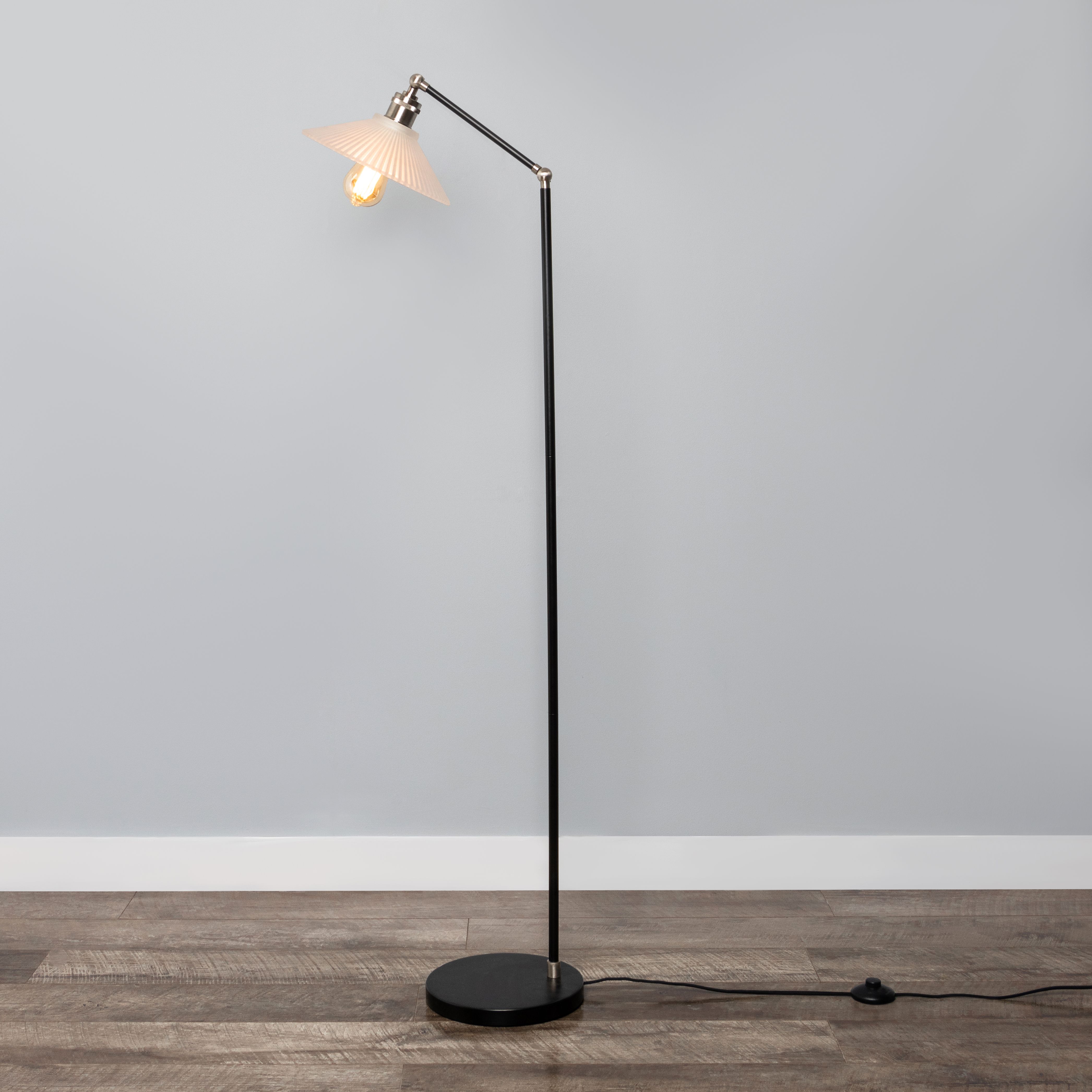 Inlight Ville Matt Black LED Floor lamp | DIY at B&Q
