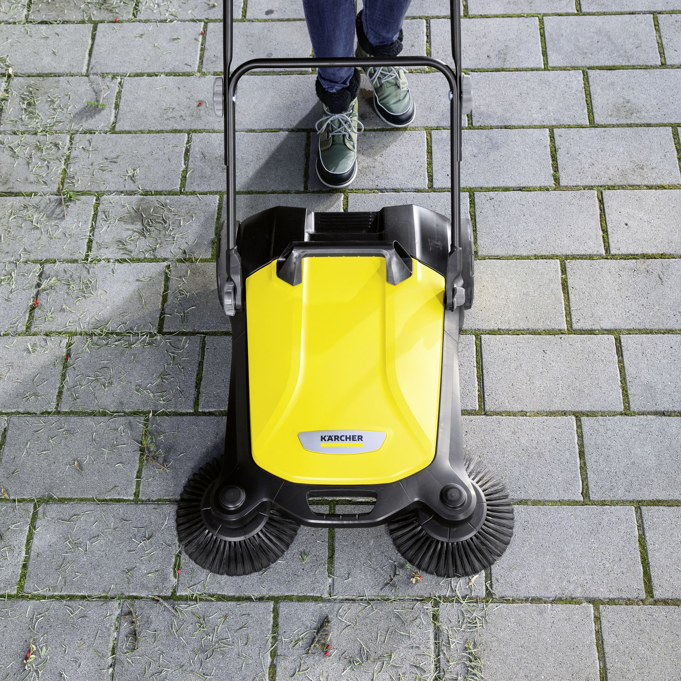 Kärcher S4 Twin Cordless Yellow Floor sweeper