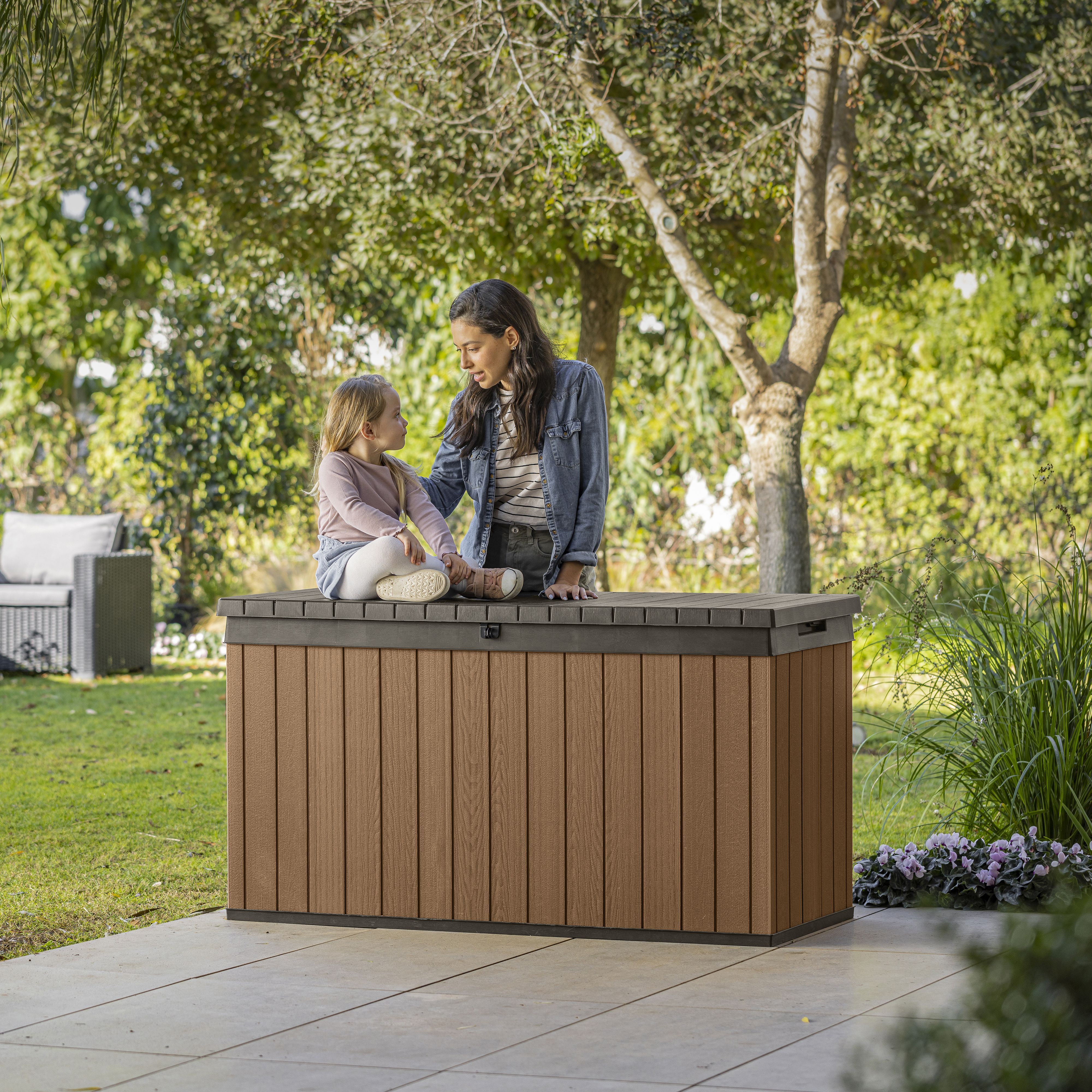 Keter Darwin Brown 570L Garden storage bench box 5x2 ft (H)782mm (W)1425mm