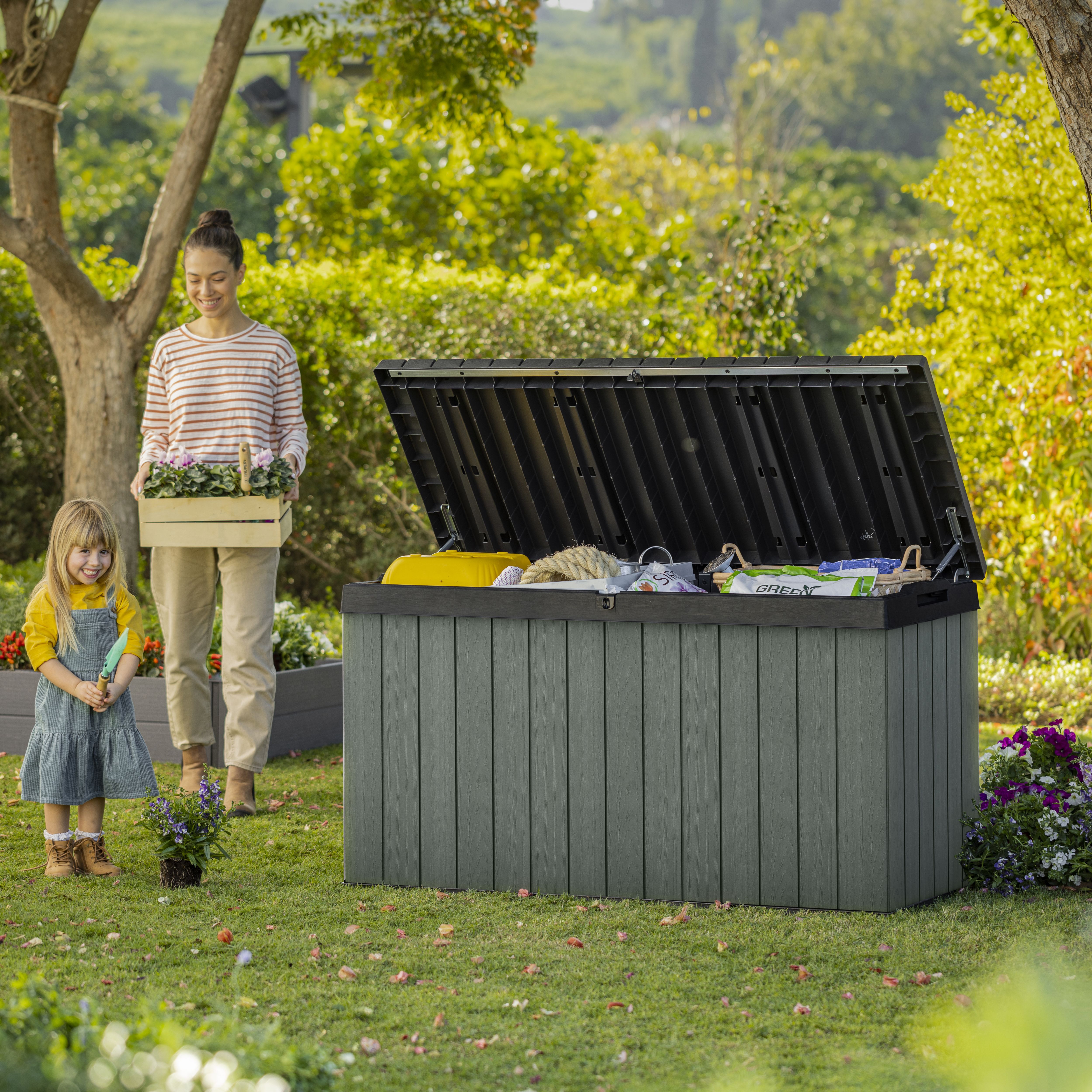 Keter Darwin Green 570L Garden storage box (H)782mm (W)1425mm
