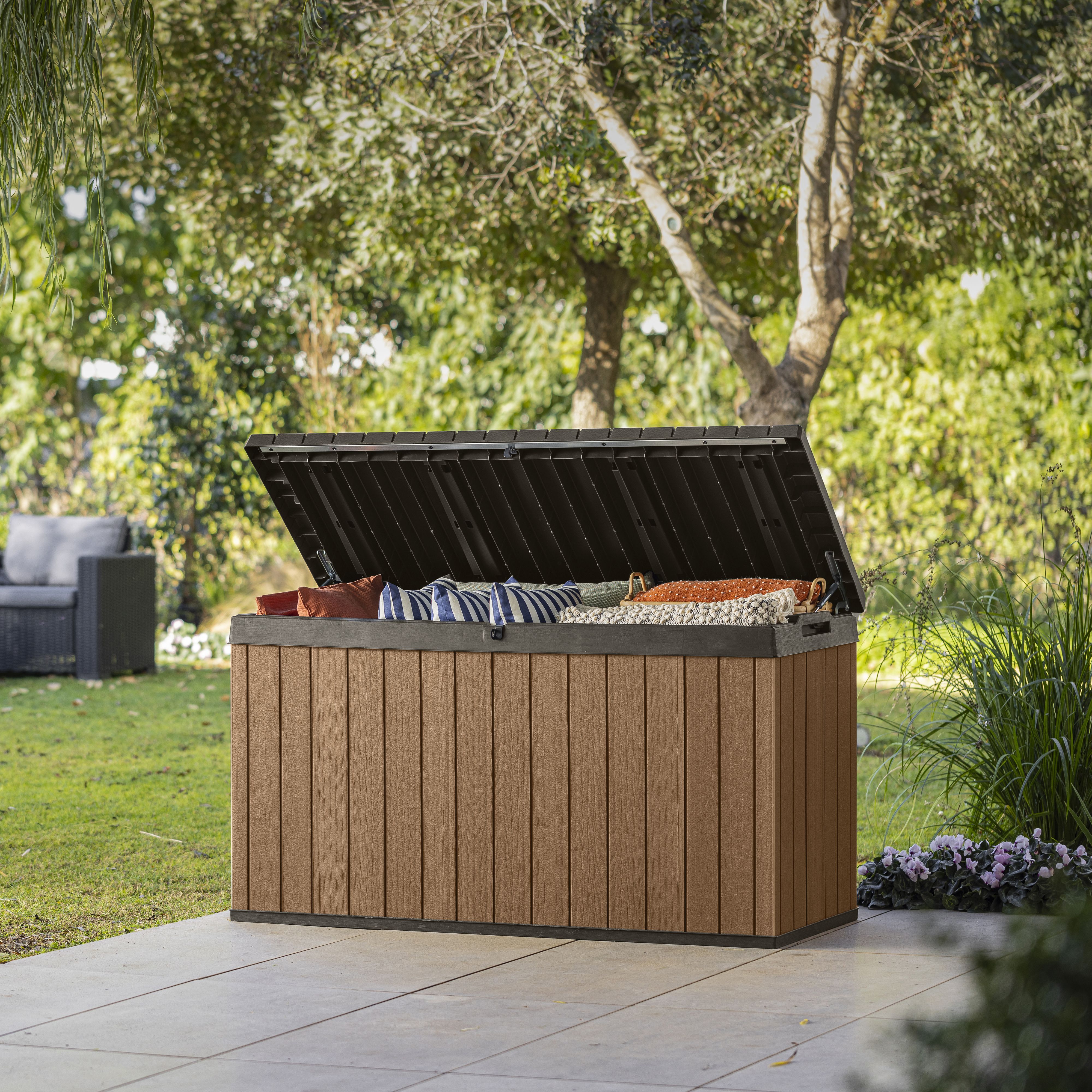 Keter Darwin Wood effect Composite 5x2 Garden storage bench box 570L ...