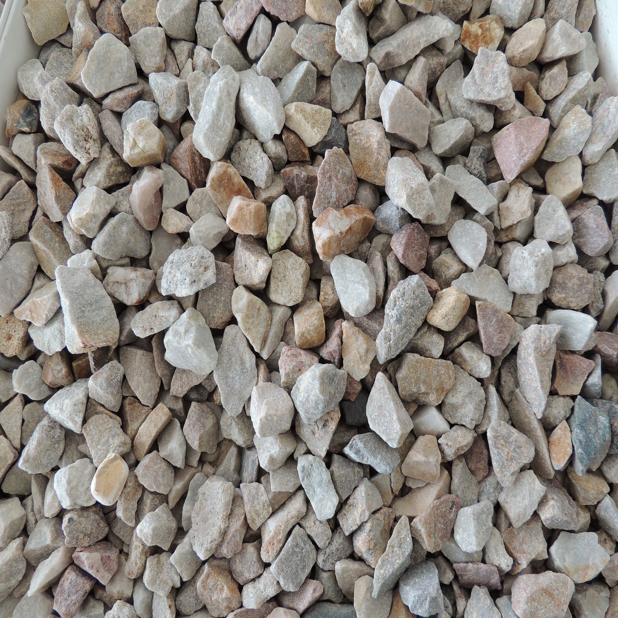 Kilsaran Donegal Quartz Multicolour Decorative stones, Large Bag | DIY ...