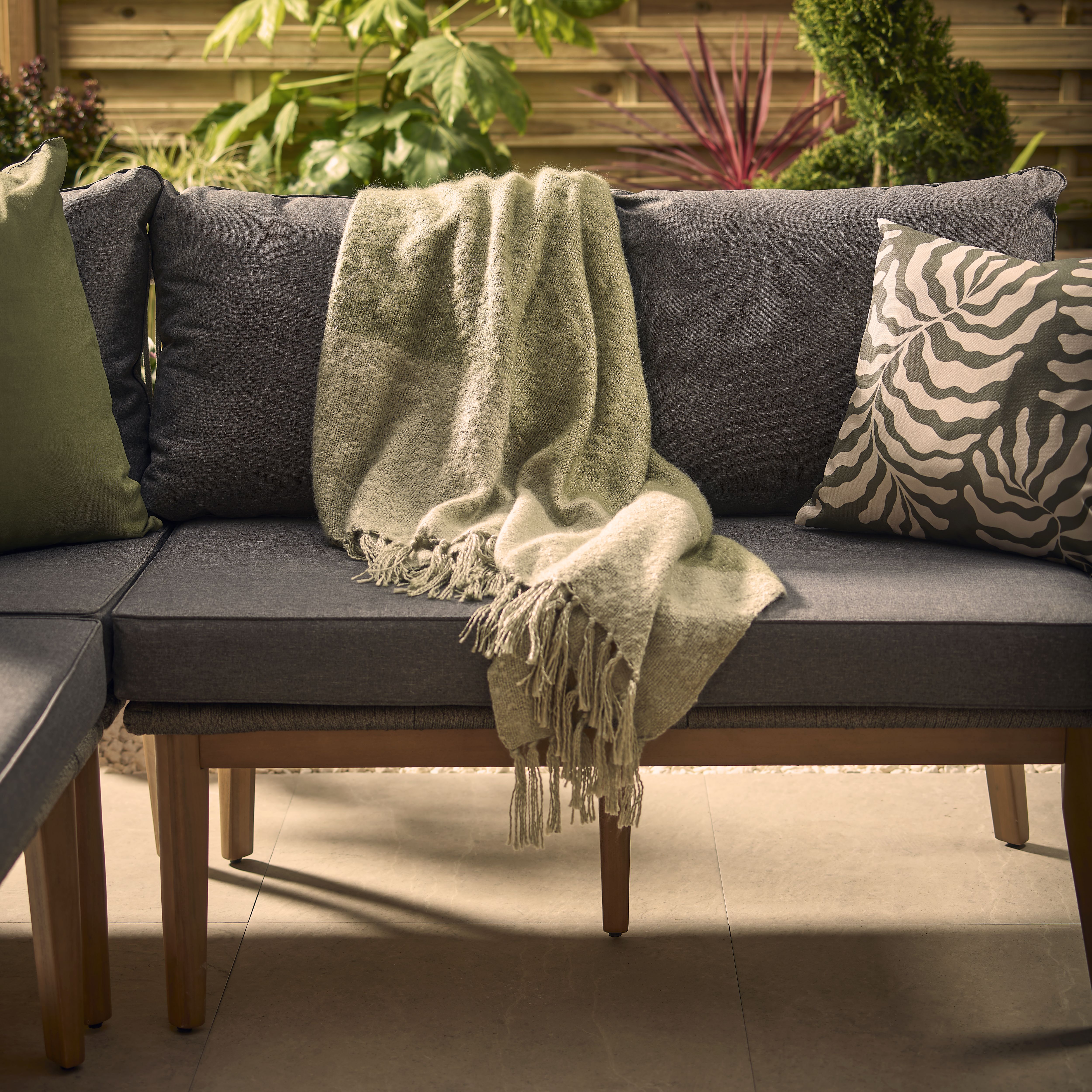 Klikstrom Neva Leaf Contemporary Untreated Dark grey Metal 1/4 fence ...