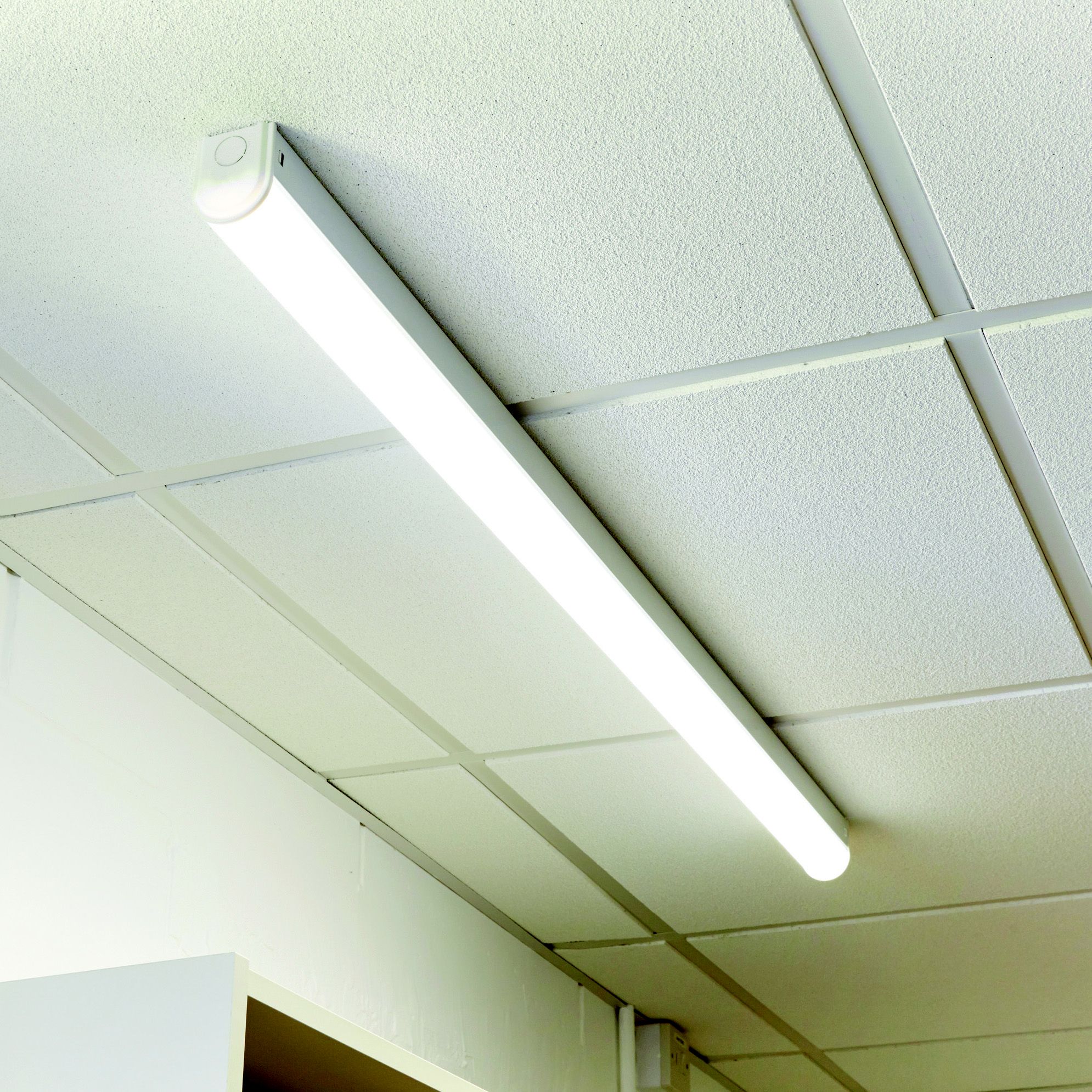 LAP White LED Batten 19W 1930lm (L)1.23m