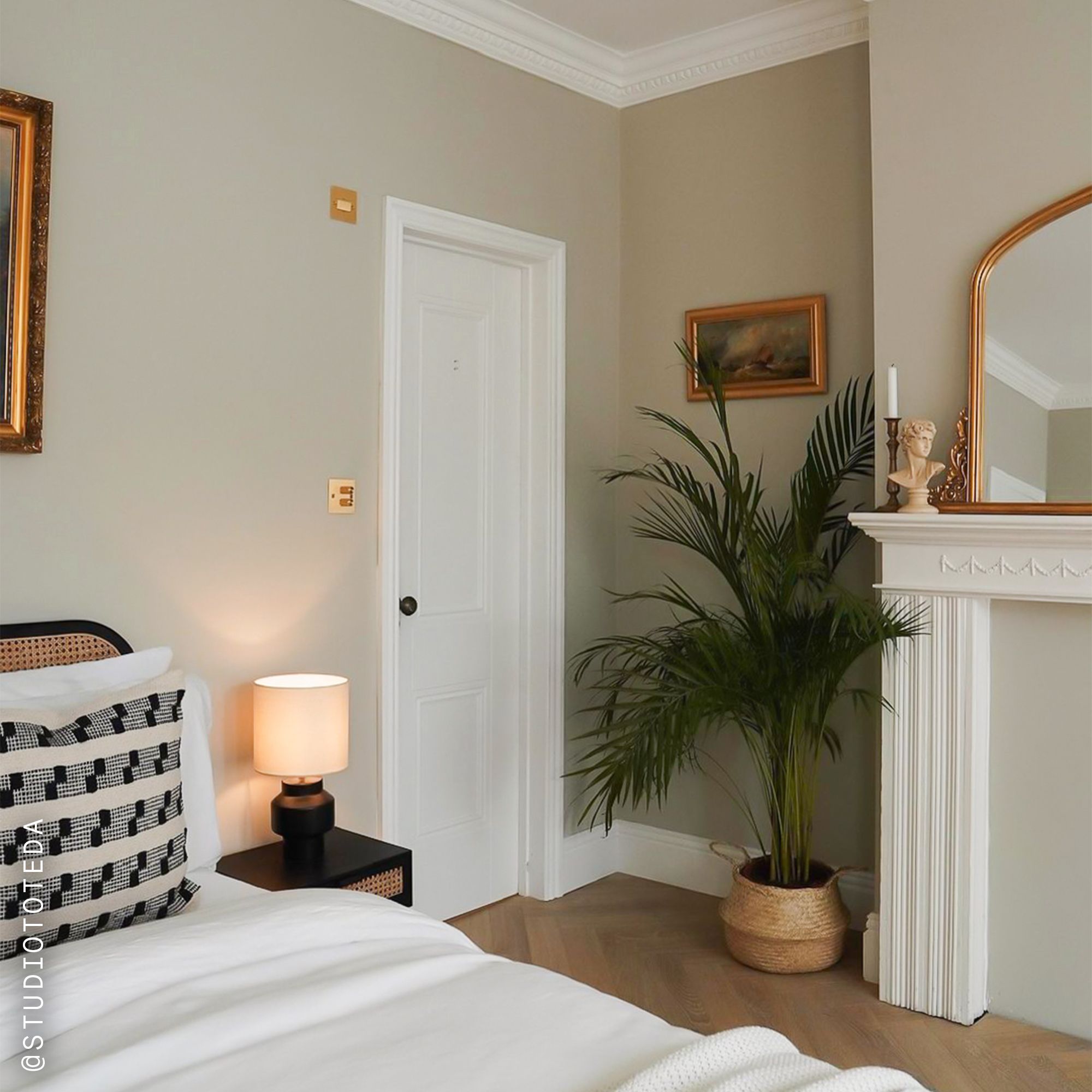 Lick Supreme Greige 02 Flat matt Multi-surface Emulsion paint, 2.5L