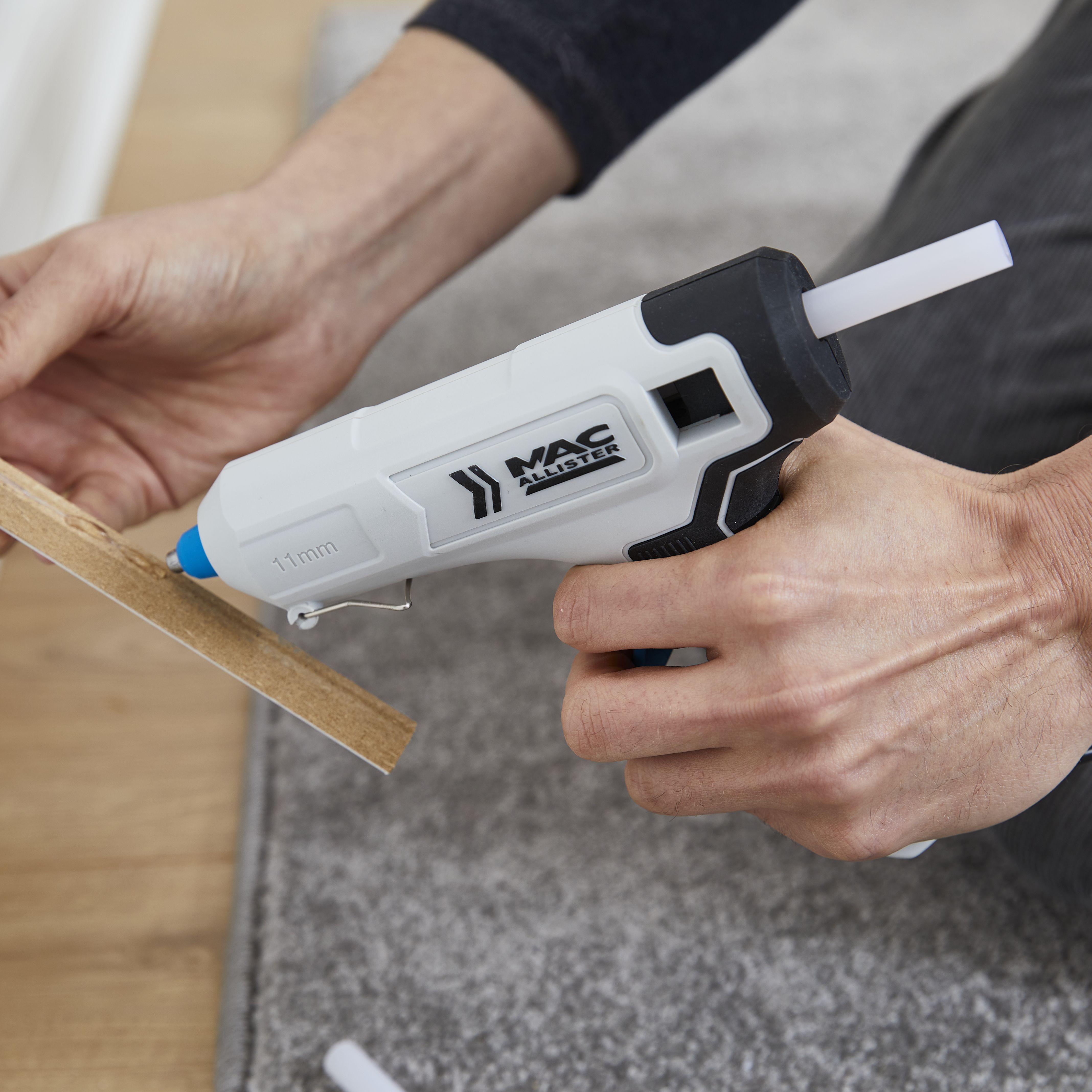 Mac Allister 220-240V Corded Glue gun, MCB957GLG