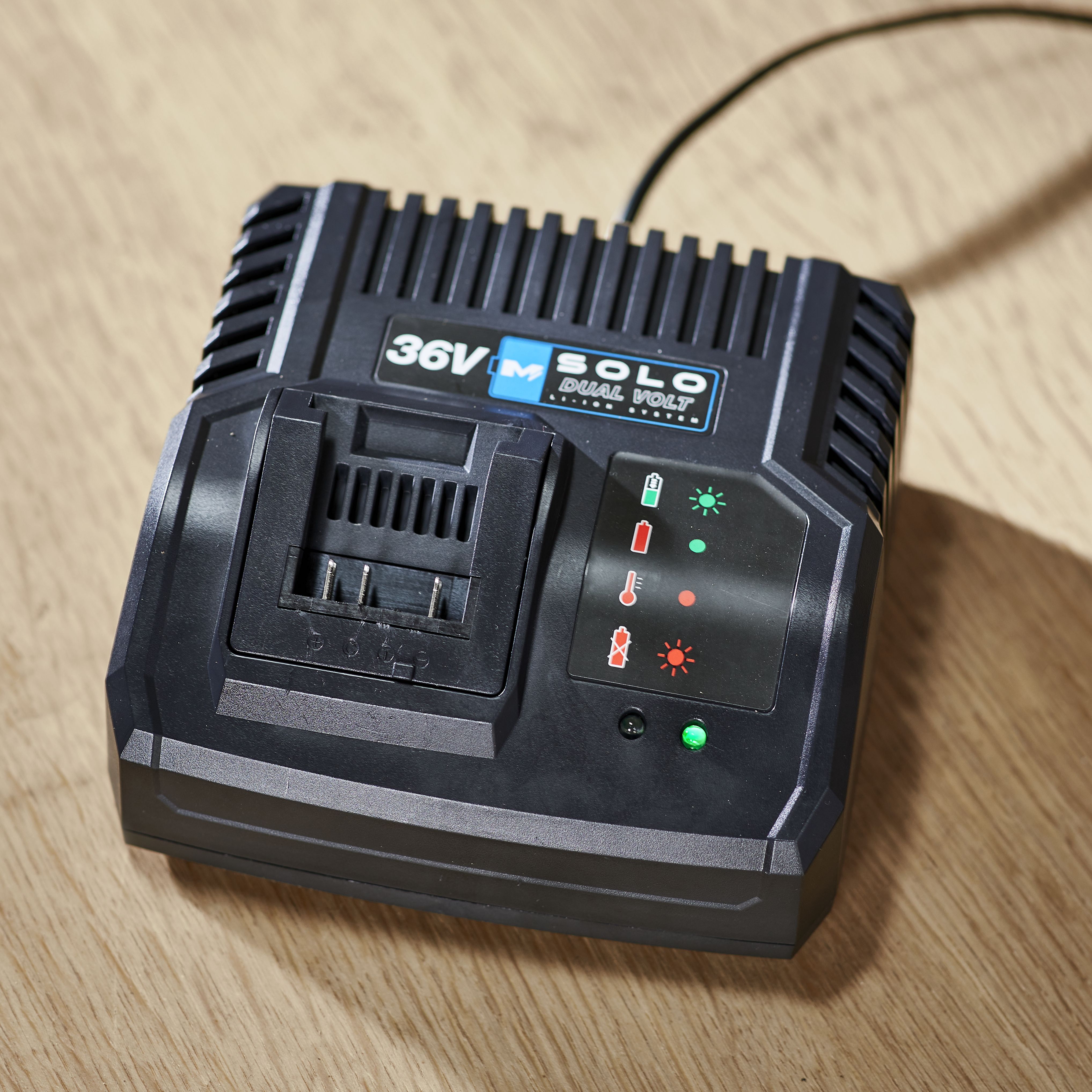 Mac Allister 220-240V Mac SOLO 8A Li-ion Fast Battery charger - MCB1241CHR