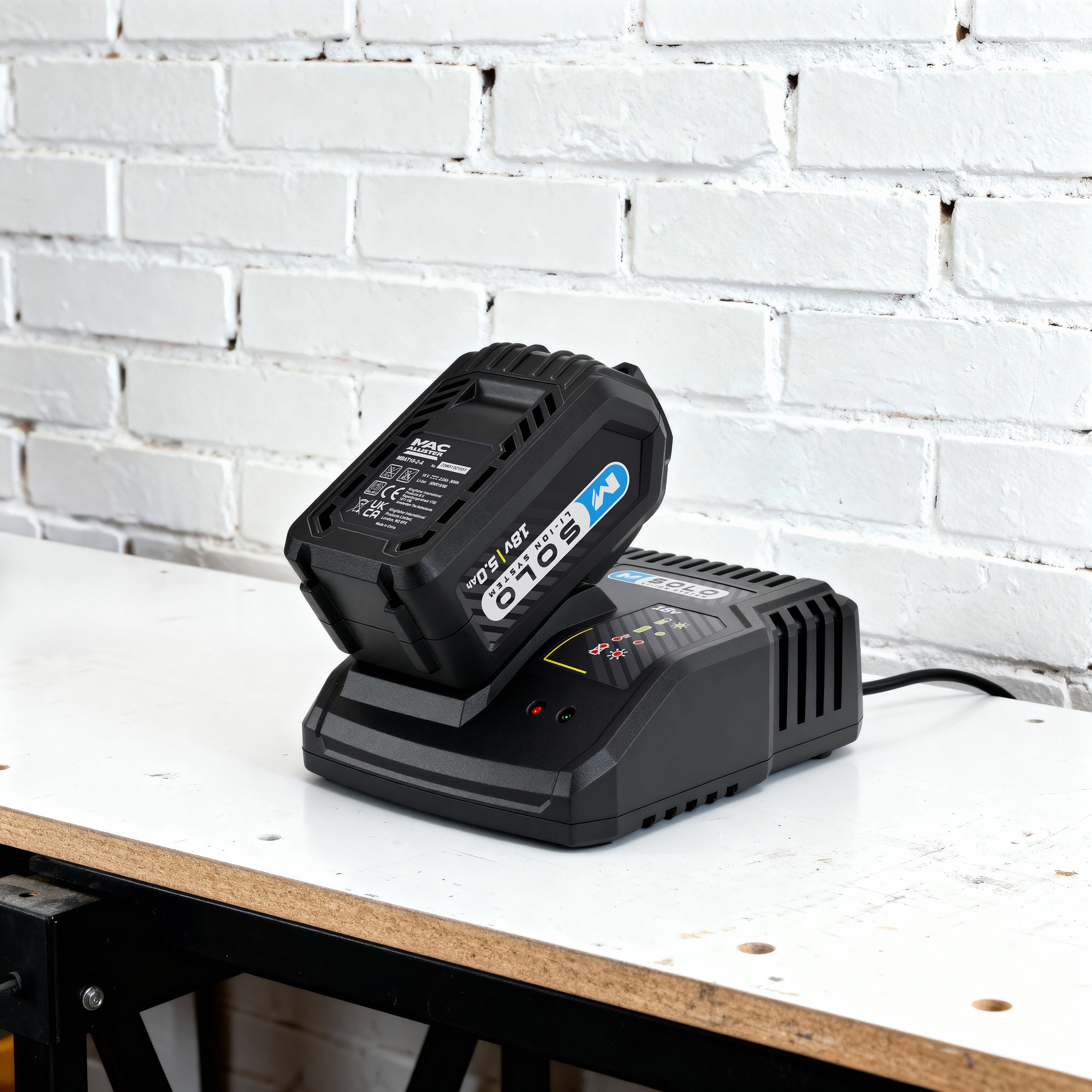 Mac Allister Solo 18V 1 x 5Ah Li-ion Battery & charger - MBAT18-5 + MFC18