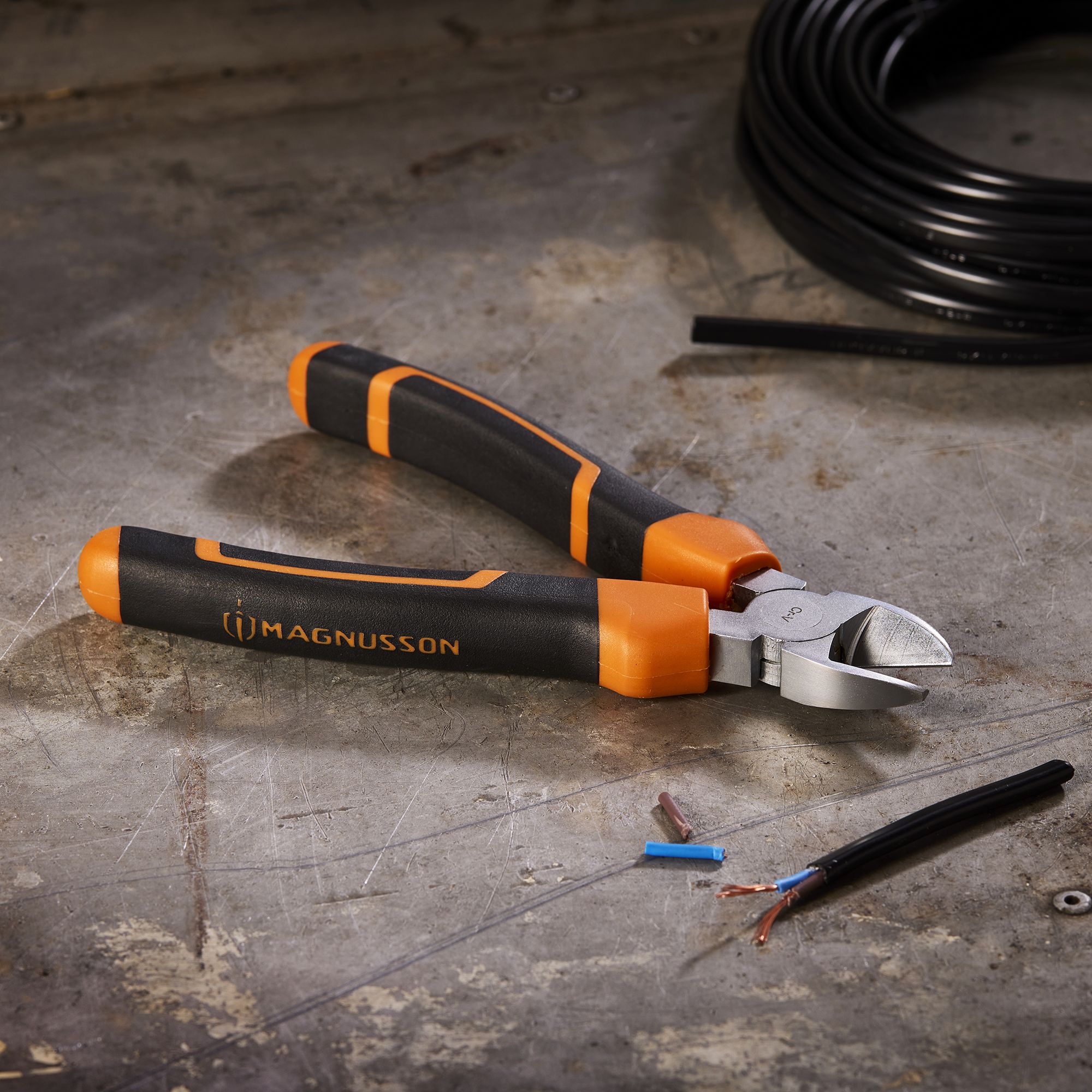 Magnusson 122 piece Black & orange Hand tool kit UOTK122