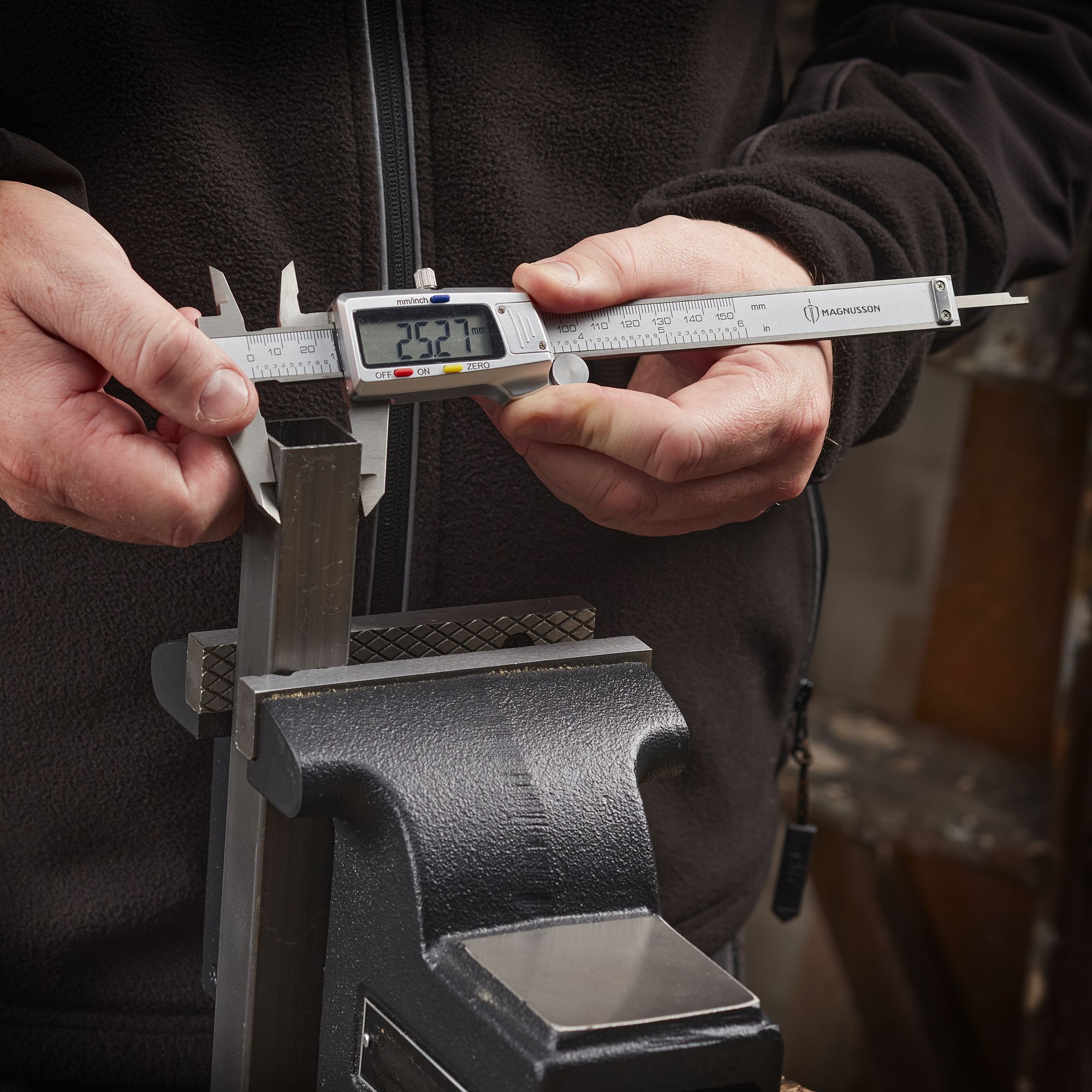 Magnusson Stainless steel Battery-powered Caliper (L) 230mm