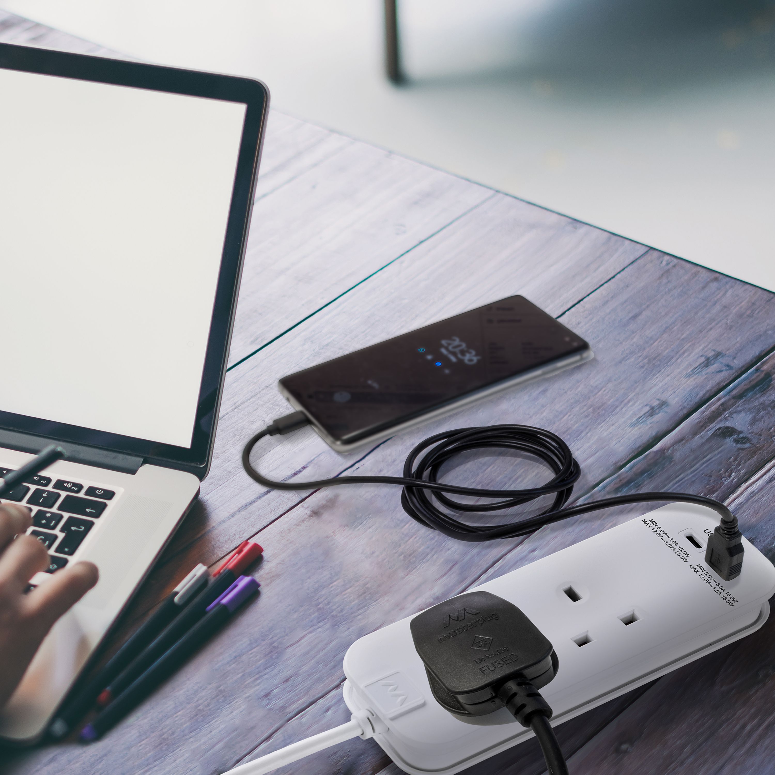 Masterplug White 13A 2 socket Travel extension lead with USB, 0.45m