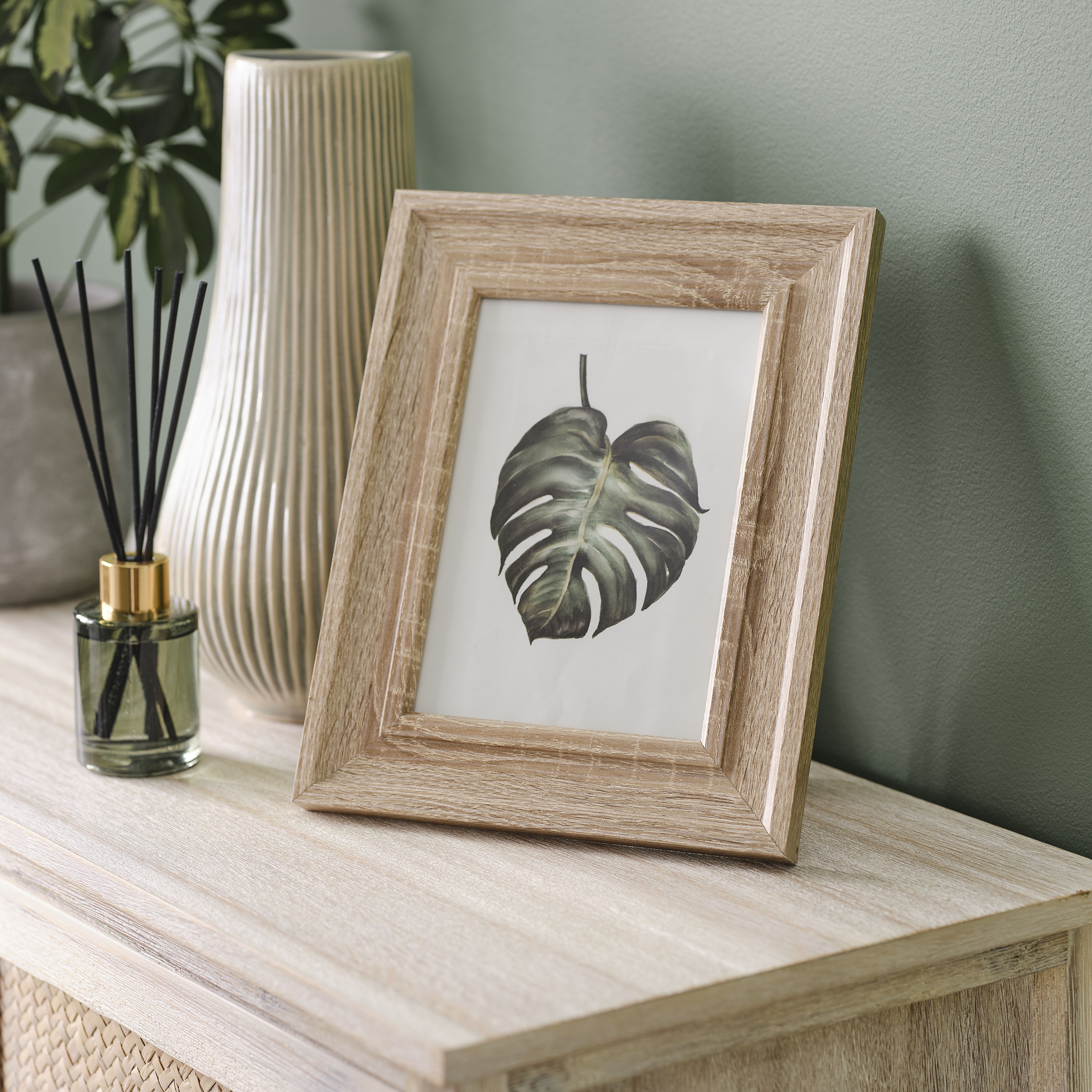 Matt Natural Oak effect Matt Single Photo frame (H)25cm x (W)20cm | DIY ...