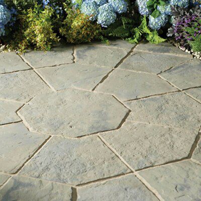 Minster Rustic sage Paving set 5.29m², Pack of 33 | DIY at B&Q