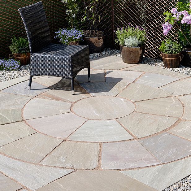Natural sandstone Autumn green Paving set 4.75m², Pack of 25 | DIY at B&Q