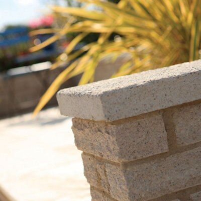 Pitched Cream Double-sided Walling stone (L)290mm (T)90mm, Pack of 50