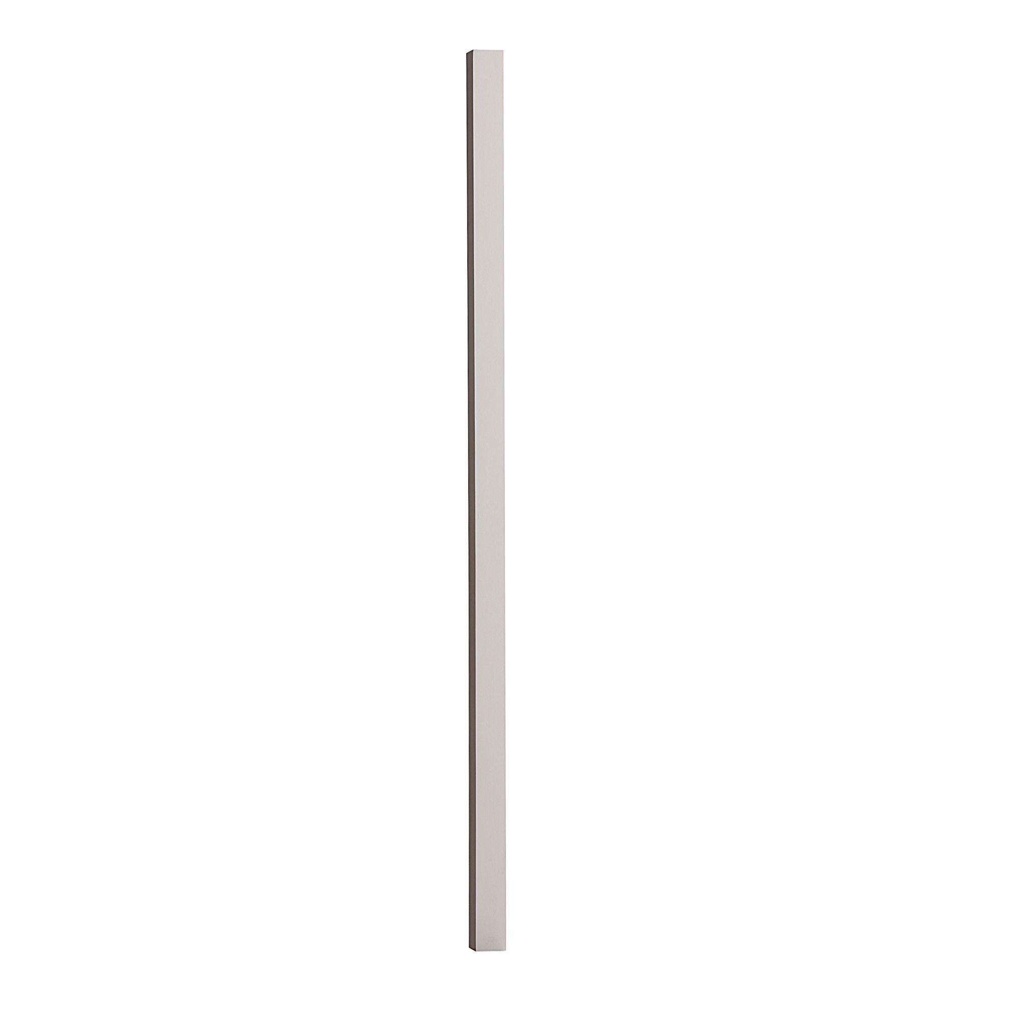 Plain Primed White Square Staircase spindle (H)900mm (W)32mm | DIY at B&Q