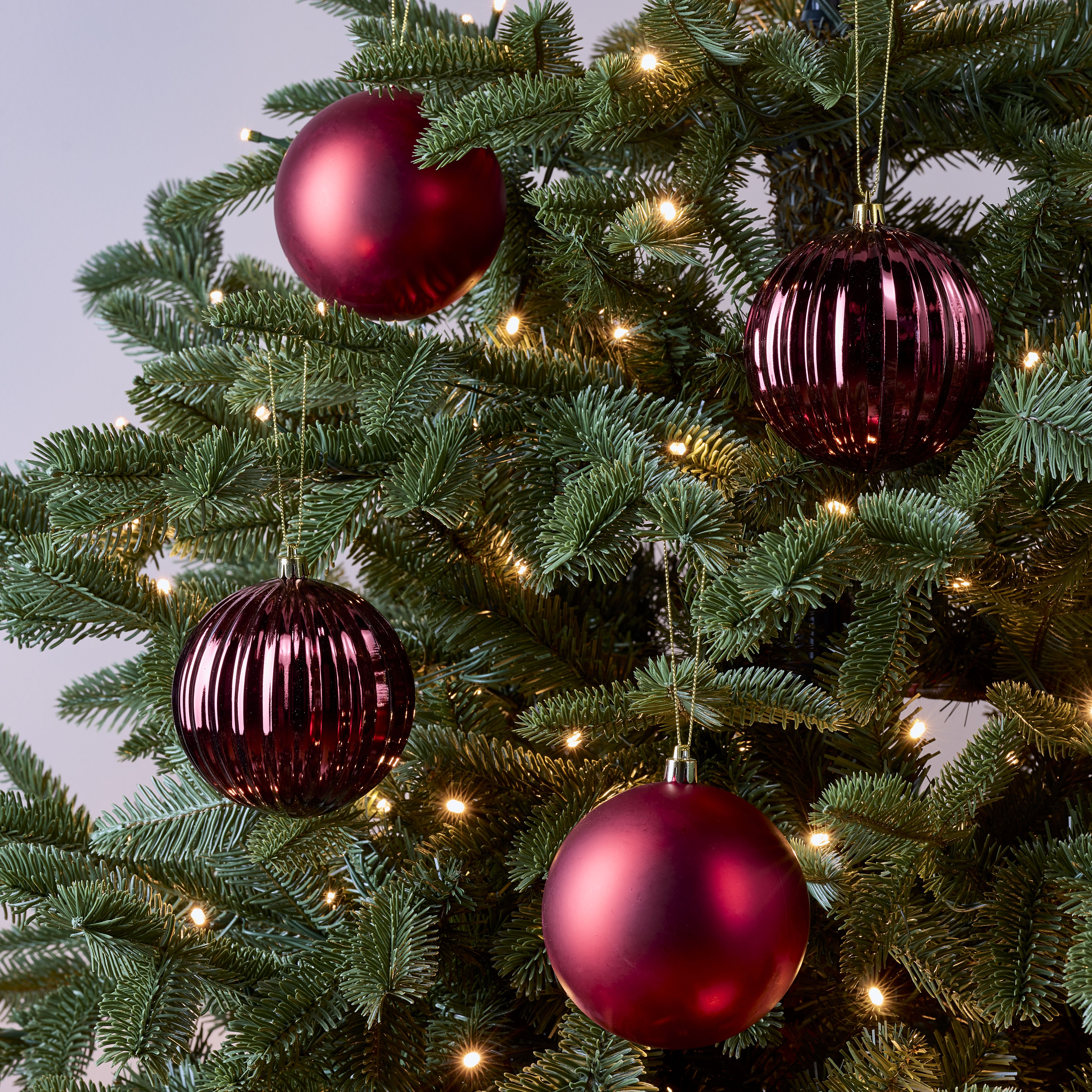 Plastic Tree Round Christmas bauble set, Pack of 4 (D) 100mm - Red