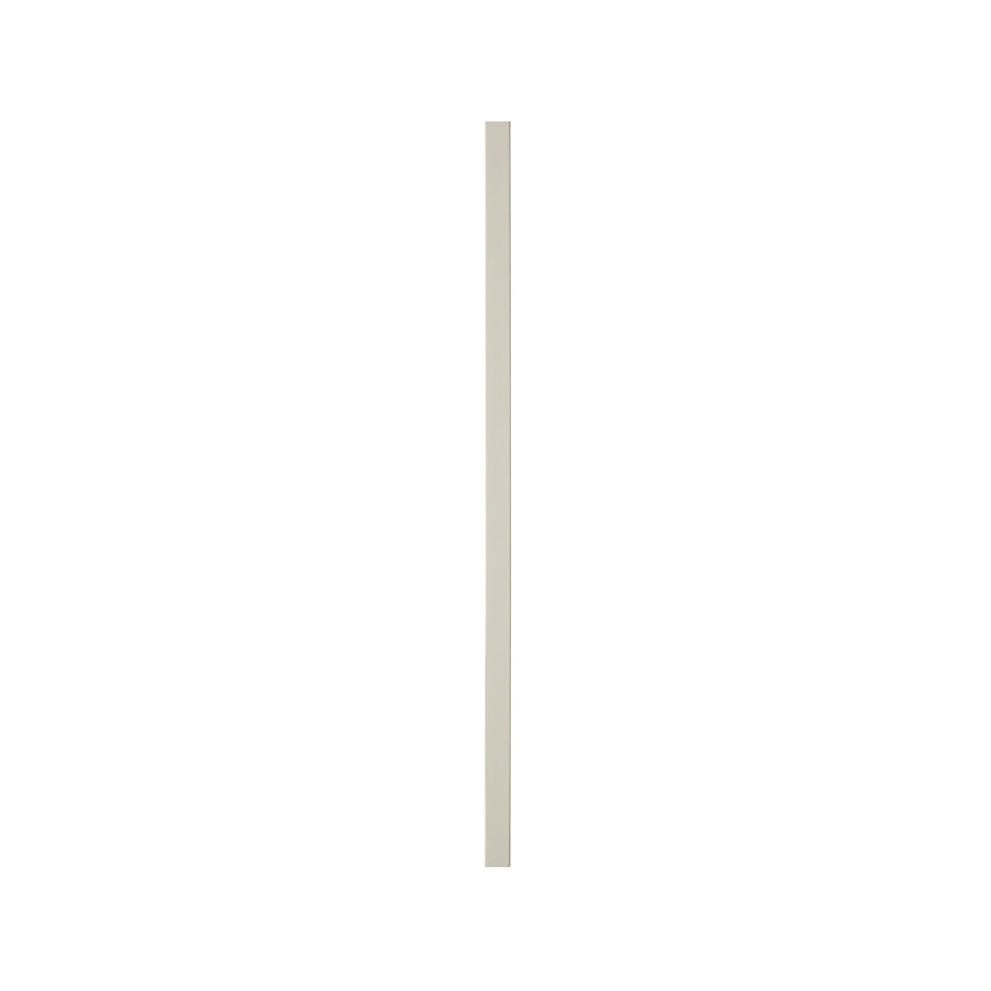 Primed White Square Plain square spindle (H)900mm (W)32mm | DIY at B&Q