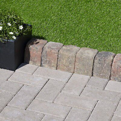 Red Block kerb (L)100mm (W)125mm (T)125mm, Pack of 192 | DIY at B&Q