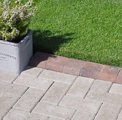 Red Block kerb (L)100mm (W)125mm (T)125mm, Pack of 288 | DIY at B&Q