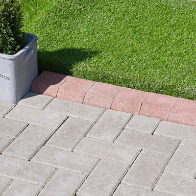 Red Block kerb (L)100mm (W)125mm (T)125mm, Pack of 288 | DIY at B&Q