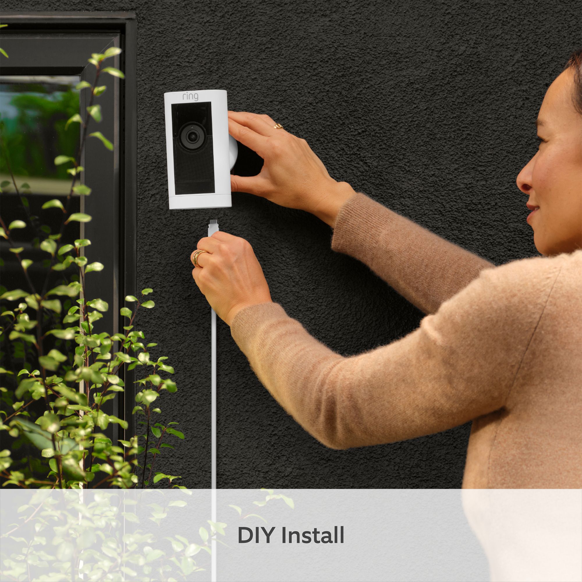 Ring Wi-fi Indoor & outdoor Swivel & tilt Smart camera in White