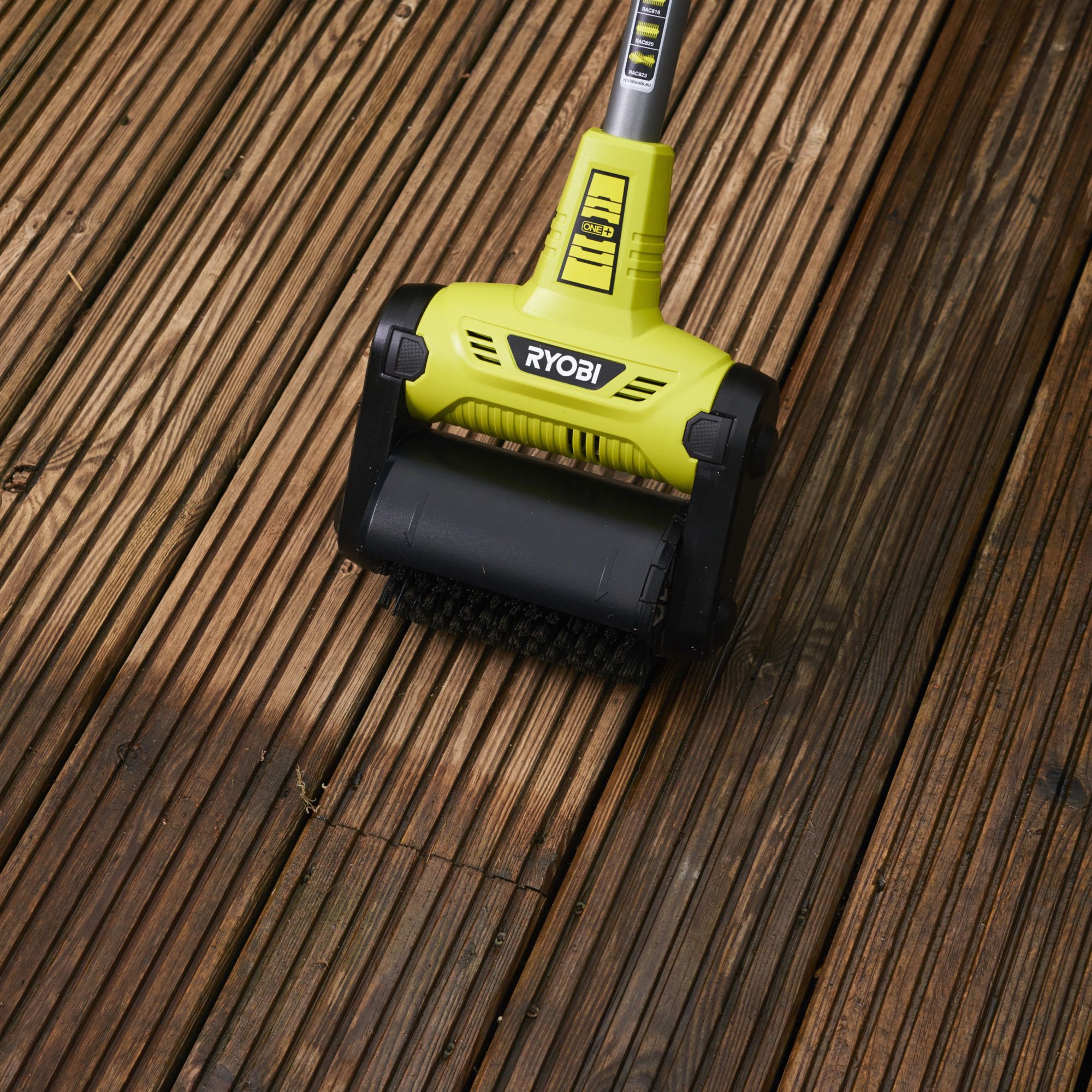 Ryobi 18V ONE+ Cordless Patio cleaner with Scrubbing brush (1 x 2Ah ...
