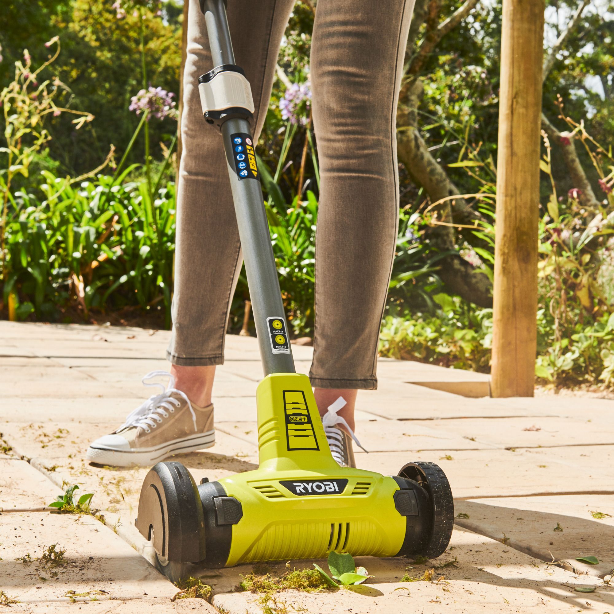 Ryobi 18V ONE+ Cordless Patio cleaner with Wire brush (1 x 2Ah ...