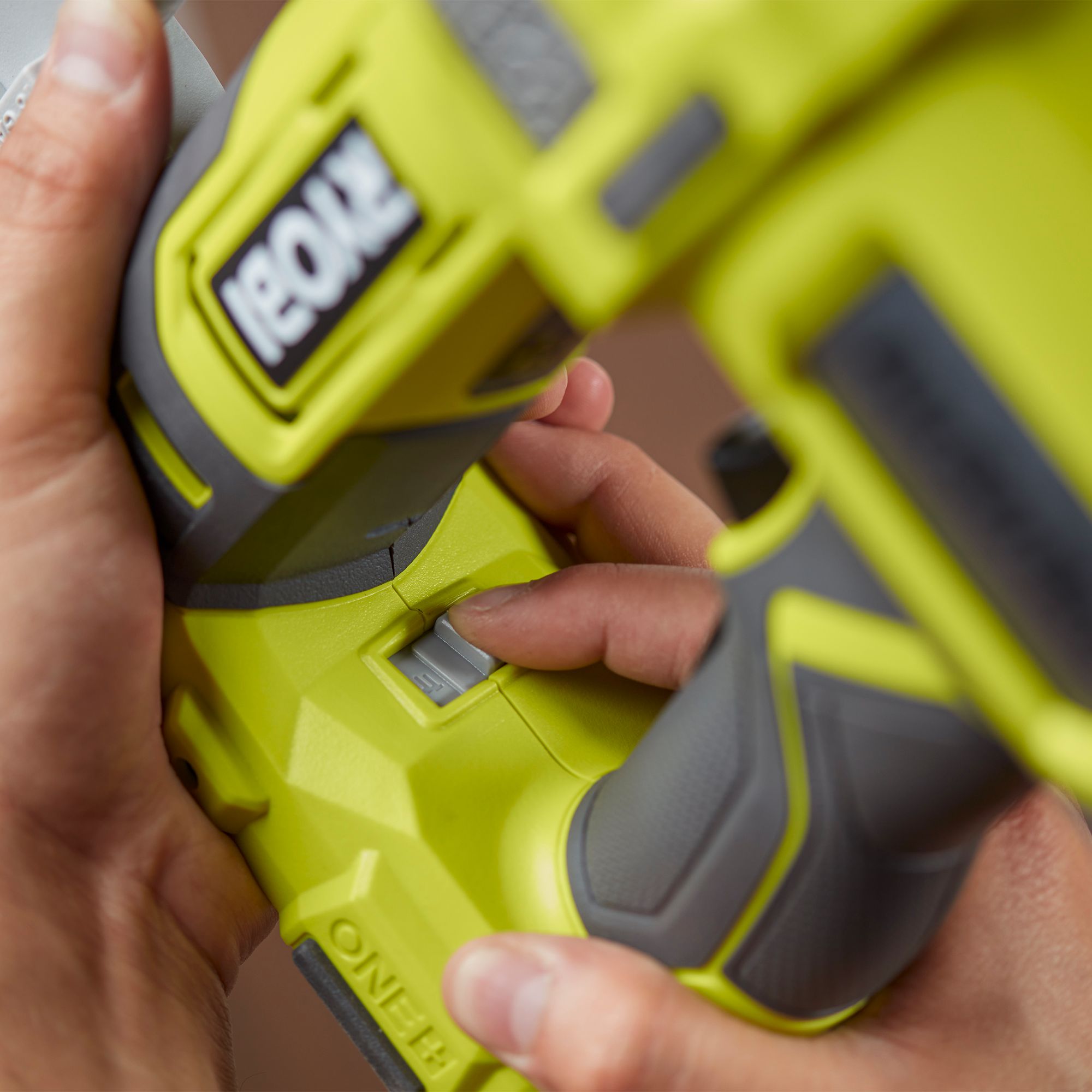 Ryobi 18V ONE+ Li-ion 50mm Second fix Cordless 18 gauge Straight Nail ...
