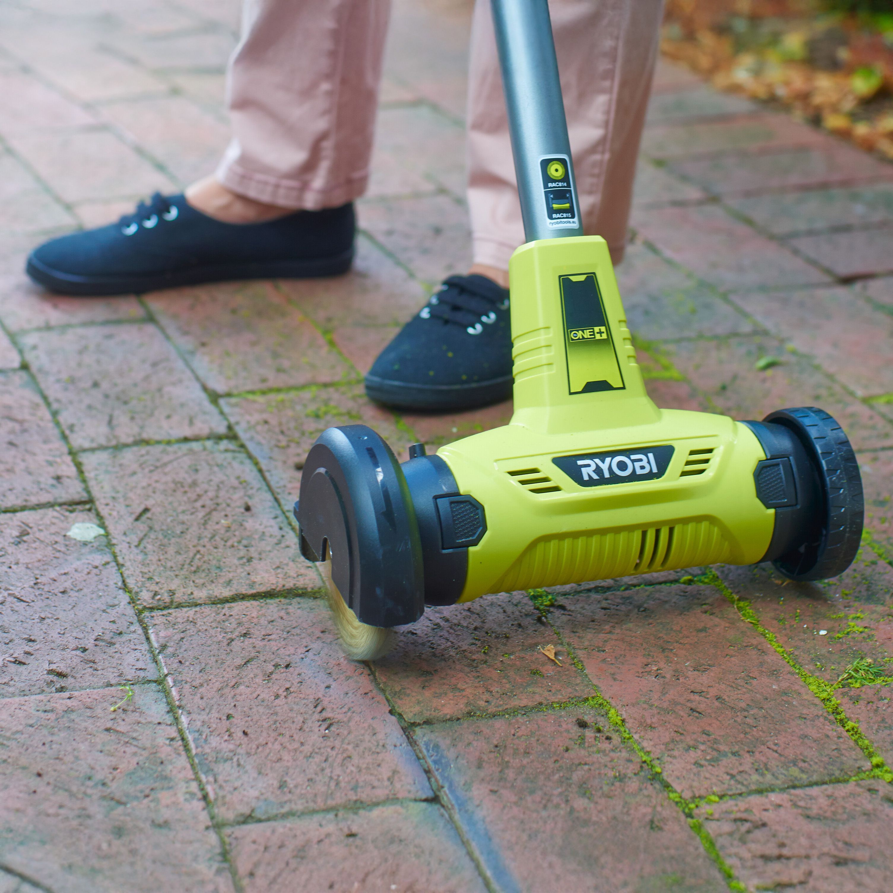 Ryobi RY18PCA-0 Patio cleaner with wire brush