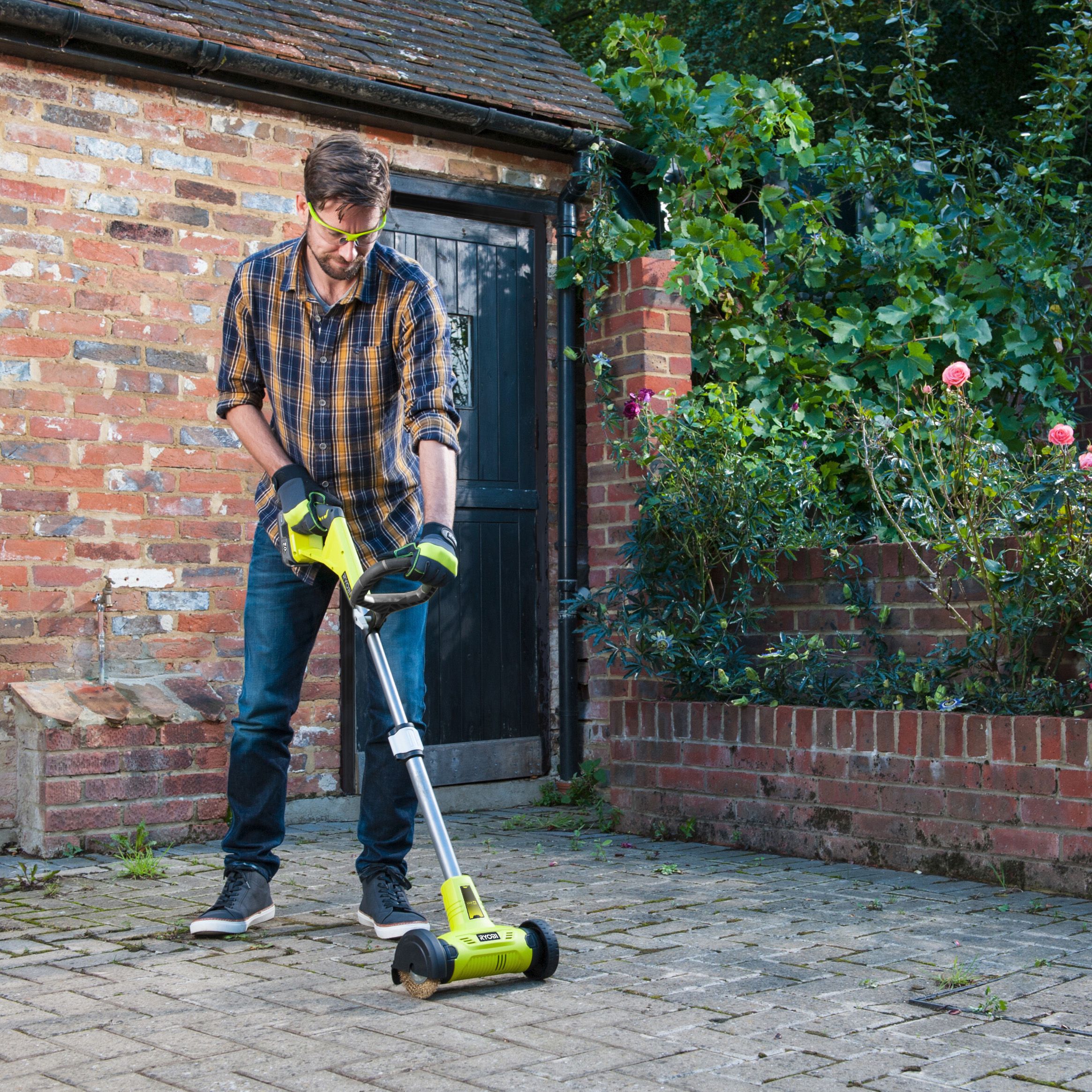 Ryobi RY18PCA-0 Patio cleaner with wire brush
