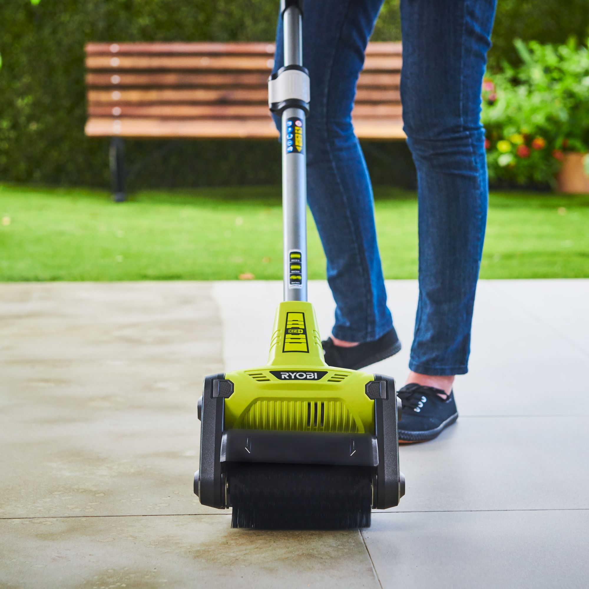 RYOBI UNIVERSAL SCRUBBING NYLON TILE BRUSH, 105MM - RAC816
