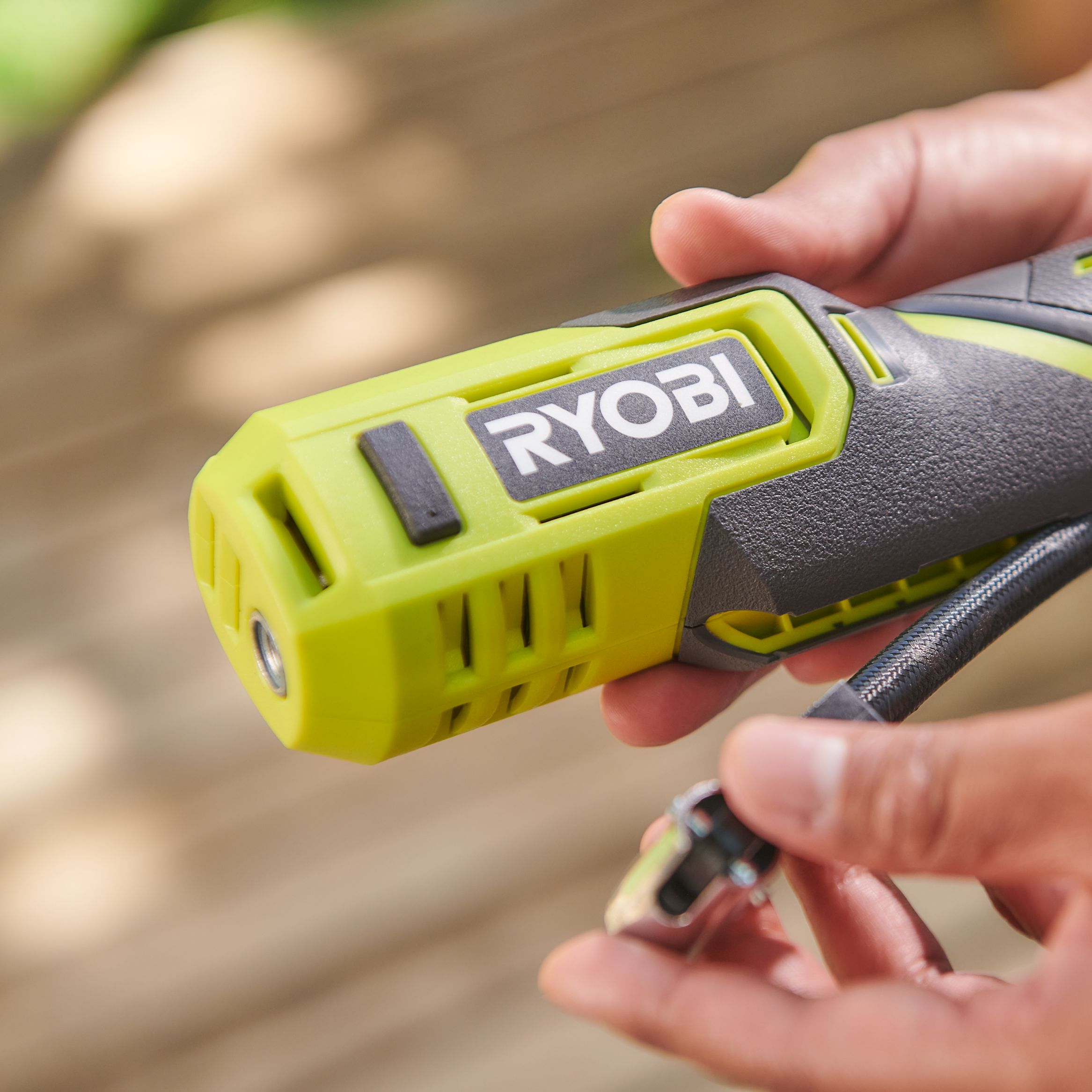 Ryobi USB Lithium 4V LCD Tyre inflator