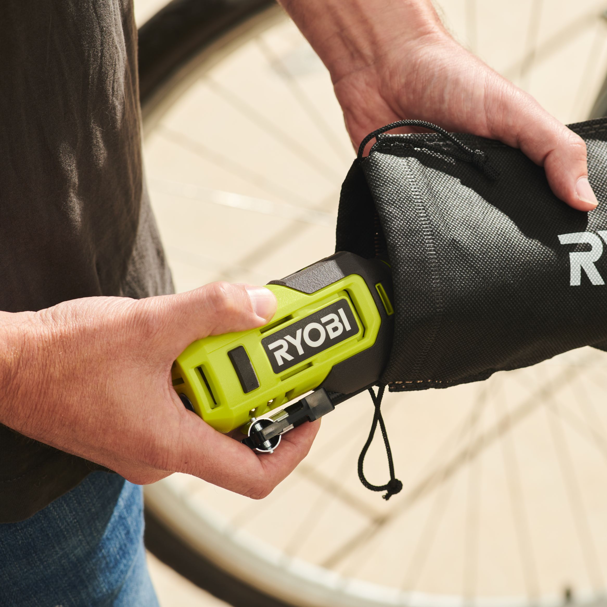 Ryobi USB Lithium 4V LCD Tyre inflator