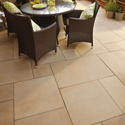 Sawn natural sandstone Ivory Paving set 15.3m² | DIY at B&Q